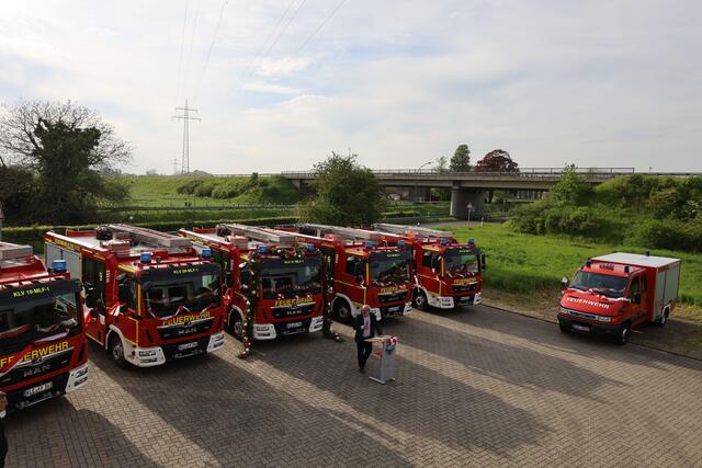 Bürgermeister Gebing übergibt sechs Fahrzeuge an ihre neuen Standorte ...