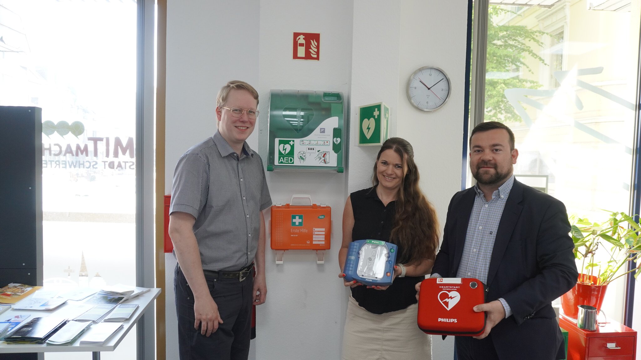 Sicherheit ist oberstes Gebot: Defibrillatoren an wichtigen Standorten ...