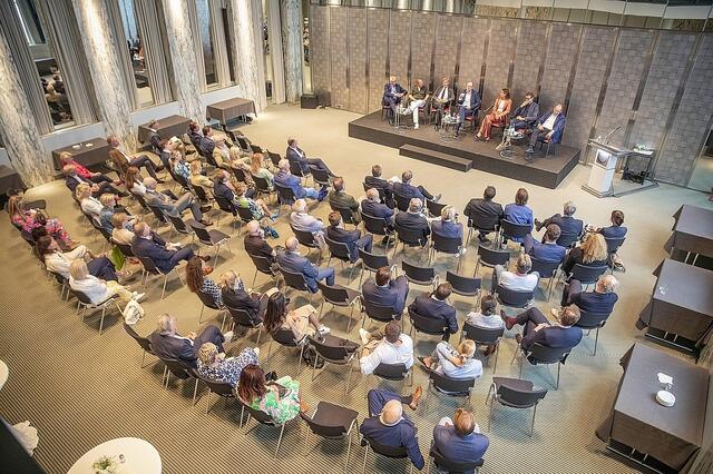 DIE FAMILIENUNTERNEHMER: Podiumsdiskussion „Kunst als Invest - taugt ...