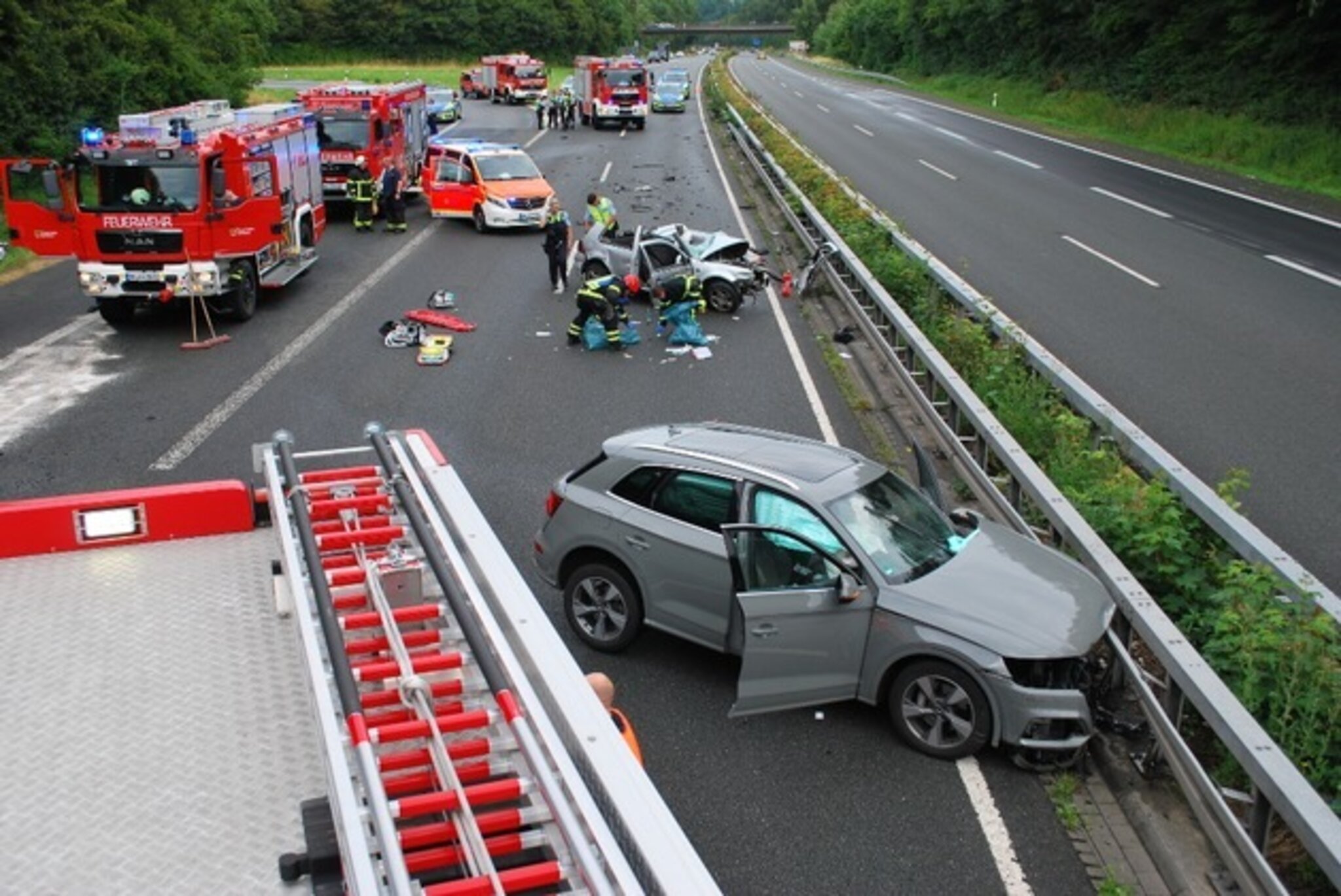 Schwerer Verkehrsunfall auf der Autobahn - zwei Rettungshubschrauber im Einsatz - Marl
