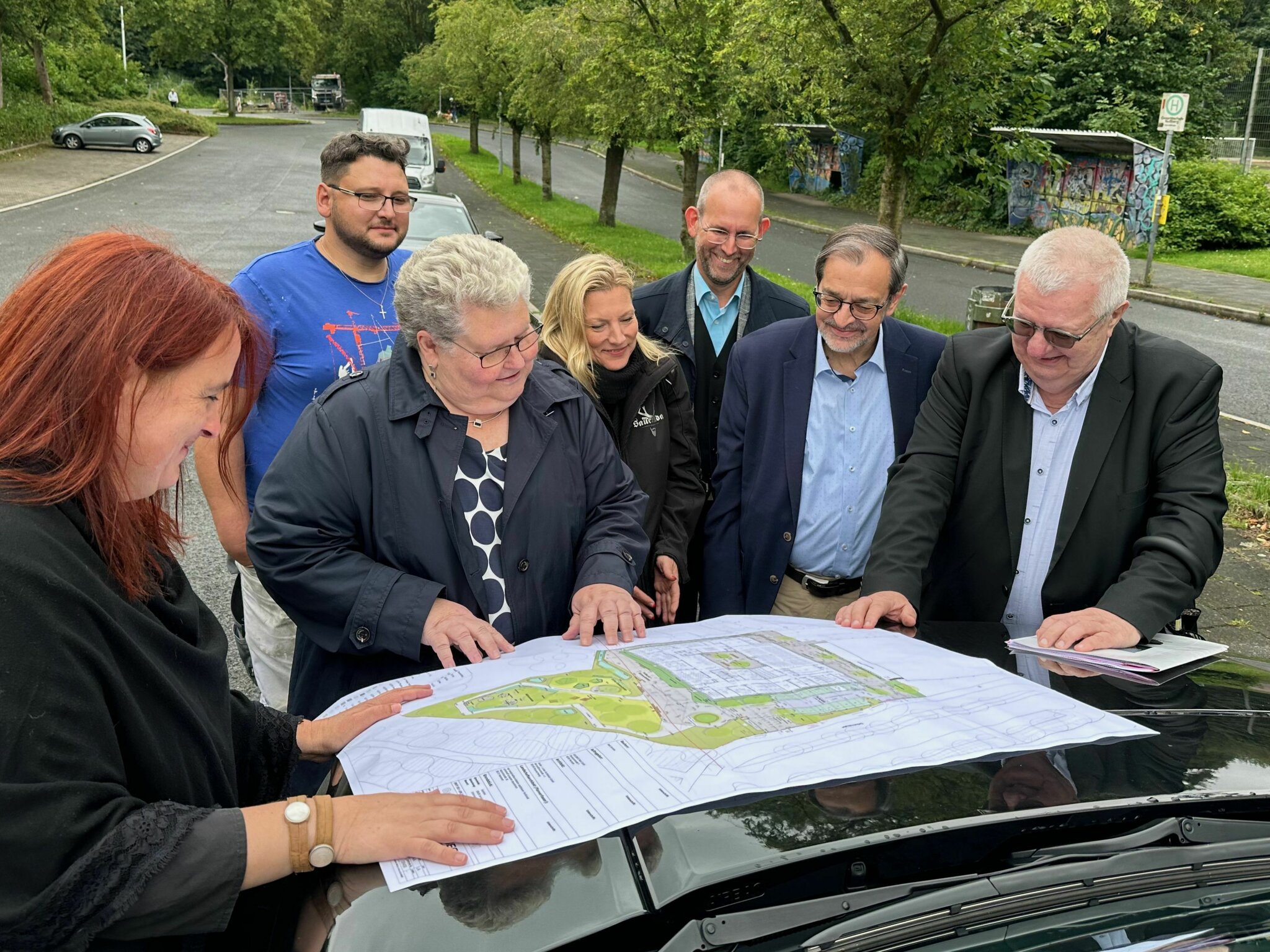 Besuch am Nußberg: Gesamtschule erhält modernes Schulgebäude - Iserlohn