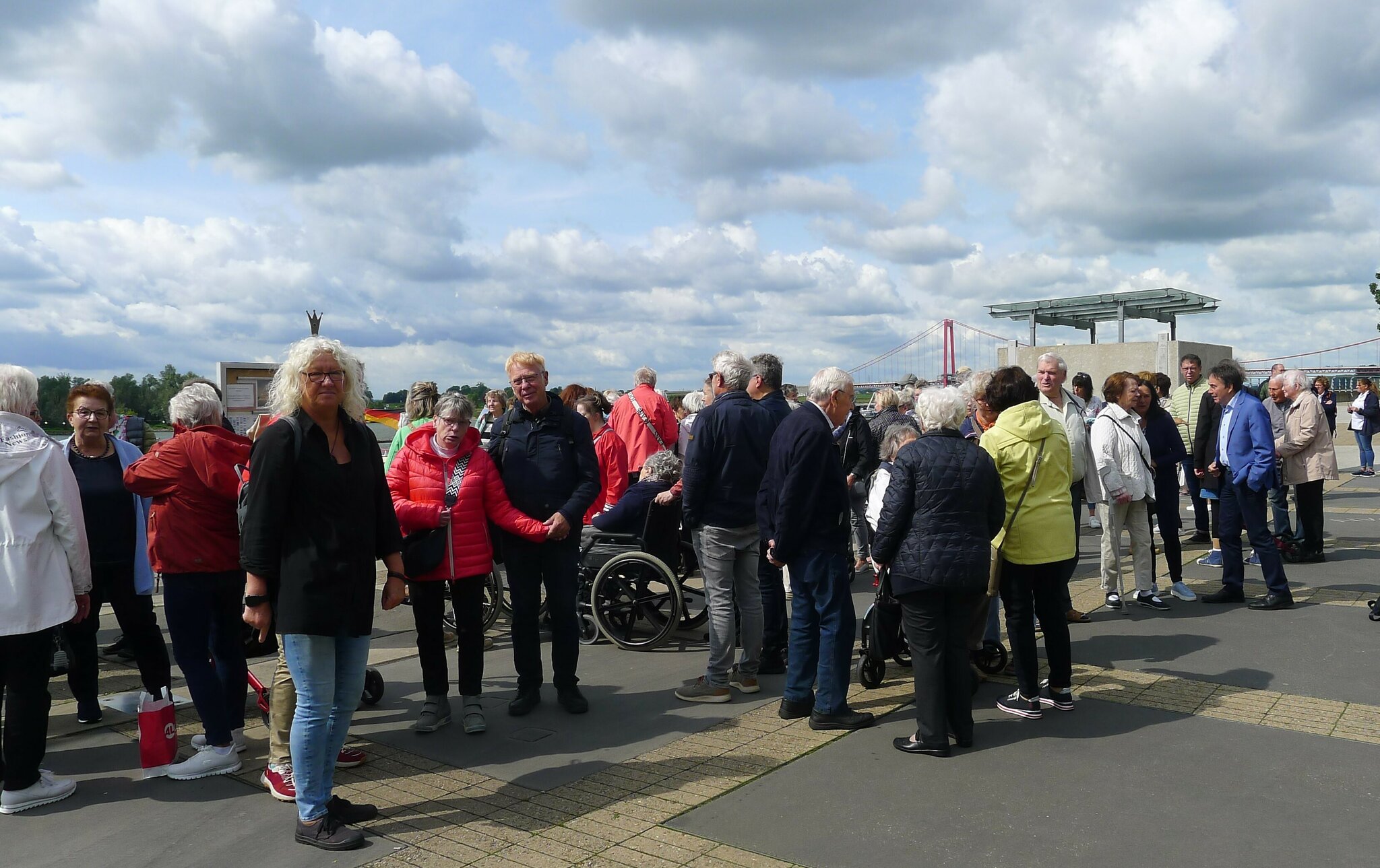 Schiffsausflug nach Rees und zurück: Die Kümmerer-Schiffsreise am 8.8. ...