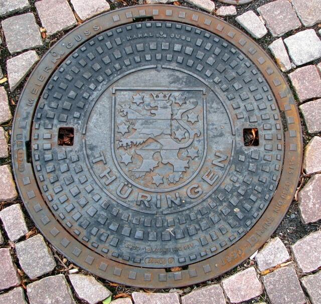 Besondere Kultur: Mein Blick auf "Kanaldeckel" - Alpen