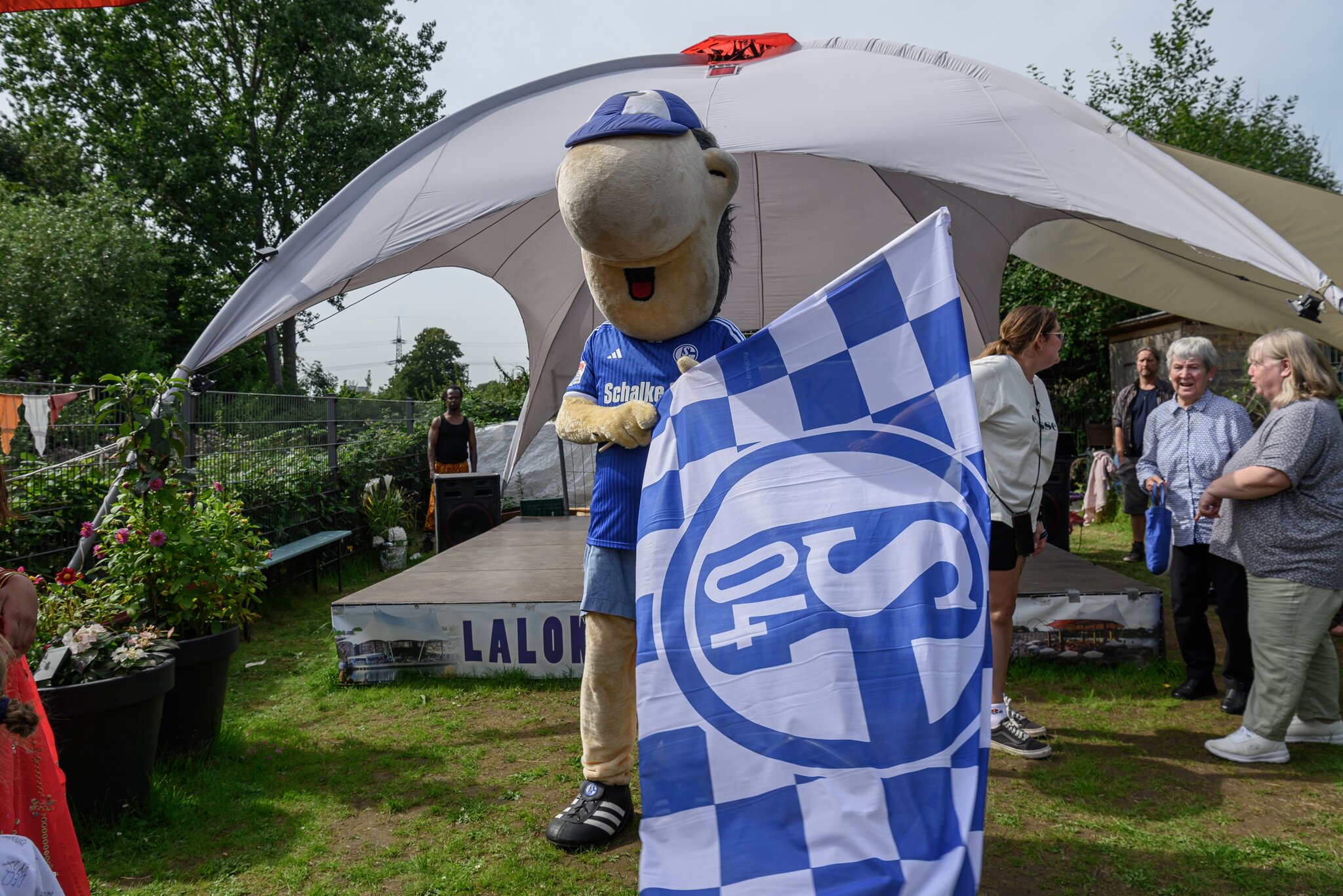 "Grenzenlos"-Fest im Lalok Kulturgarten: Nachbarschaftsfest im Lalok ...