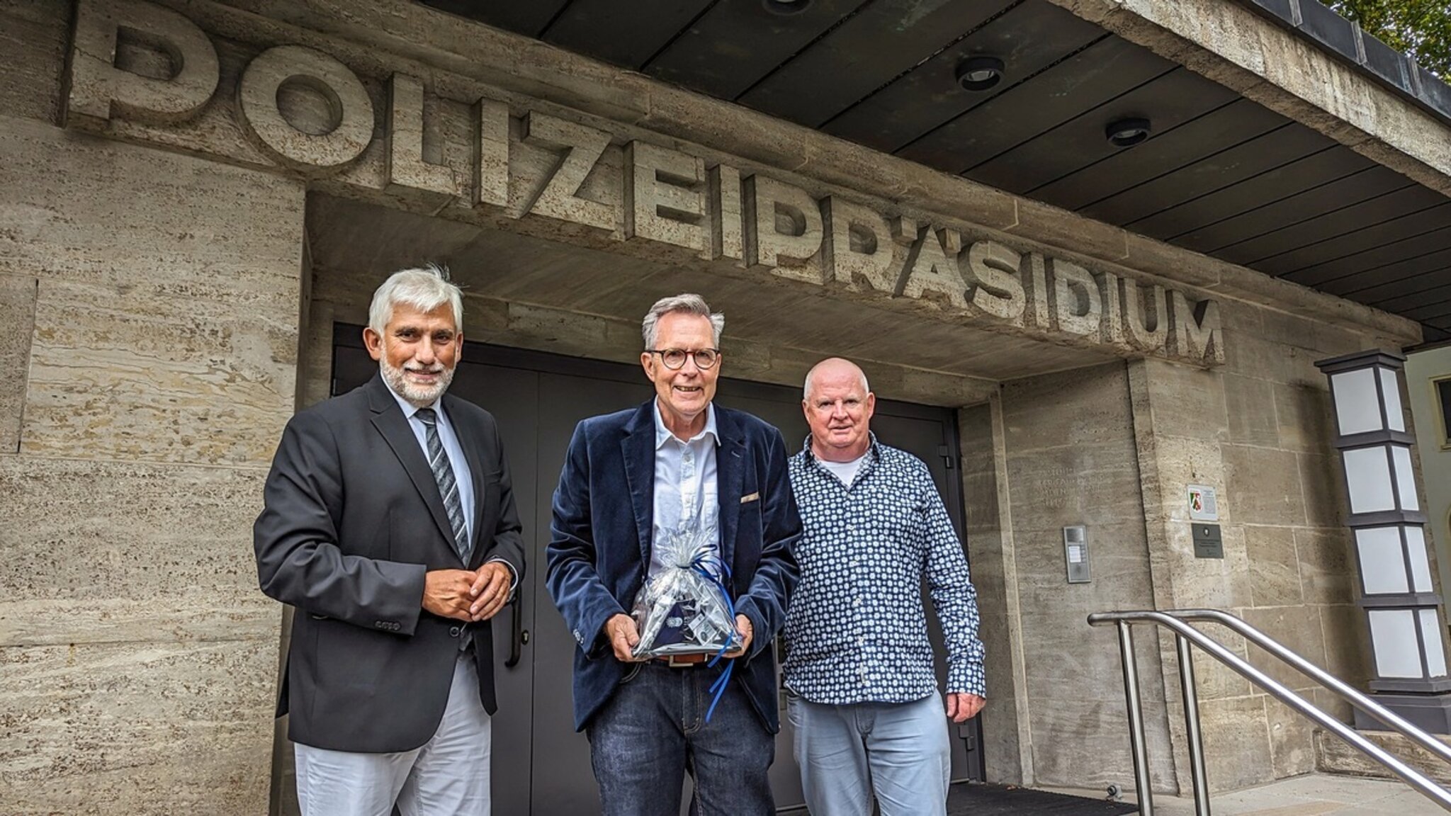 Polizei Bochum: "Ich wollte etwas Sinnvolles machen": Klaus Elix (68 ...