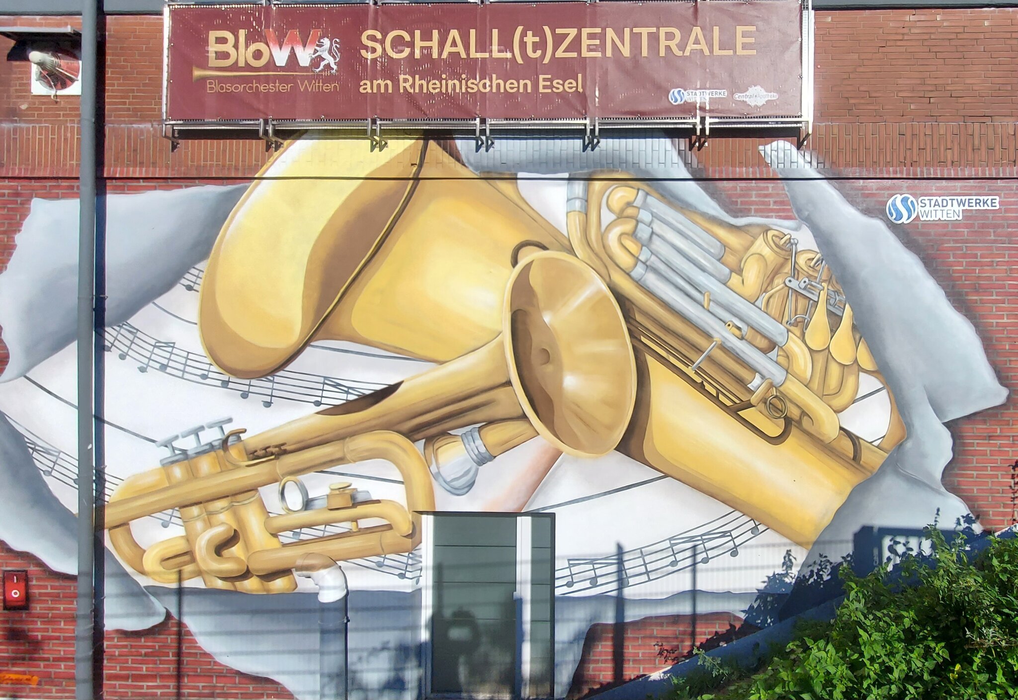 Schall(t)zentrale hat eine neue, bunte Fassade: Graffitikunst trifft ...