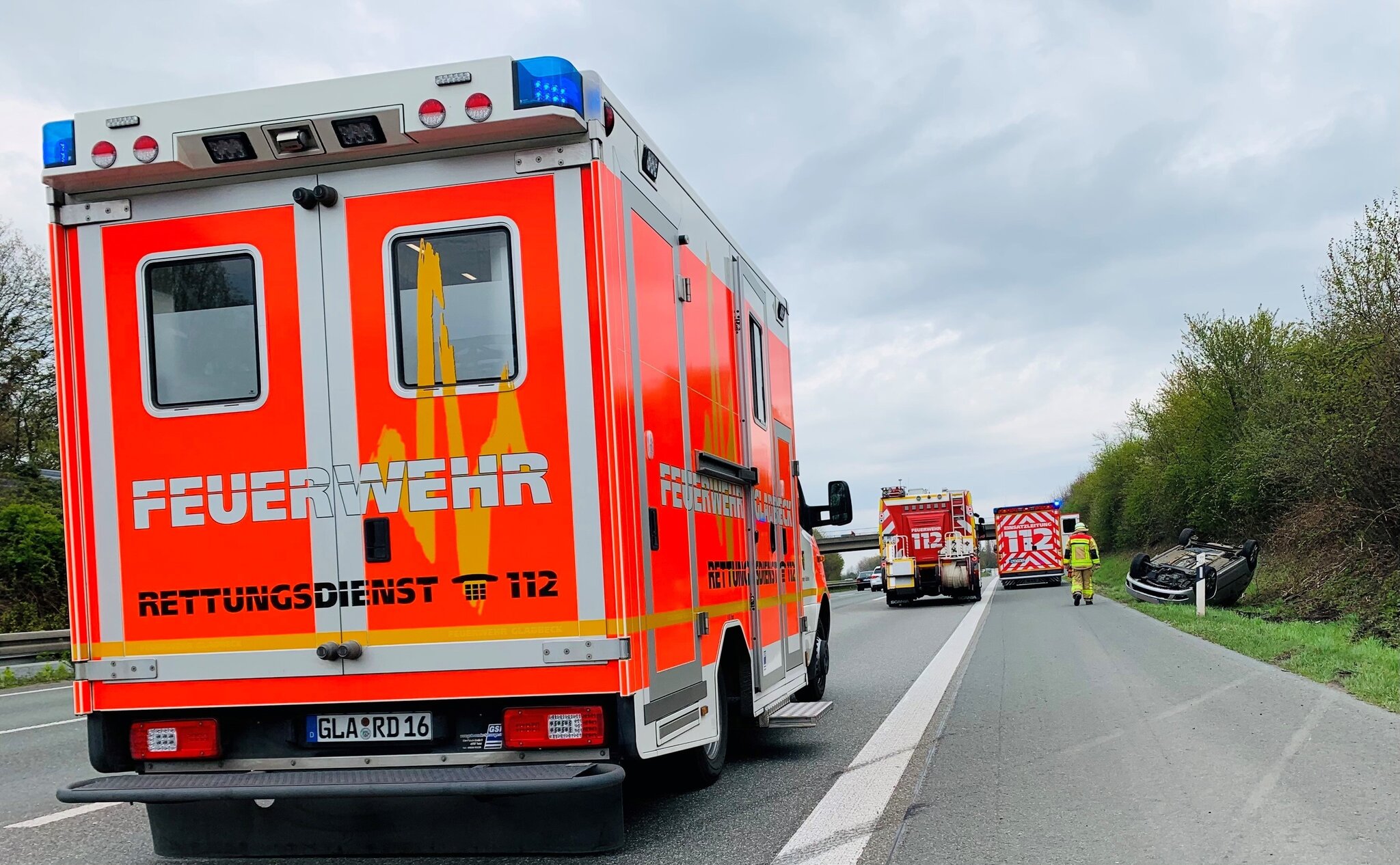 Feuerwehr Gladbeck: Tödlicher Verkehrsunfall auf der BAB 2 und drei weitere Einsätze im ...