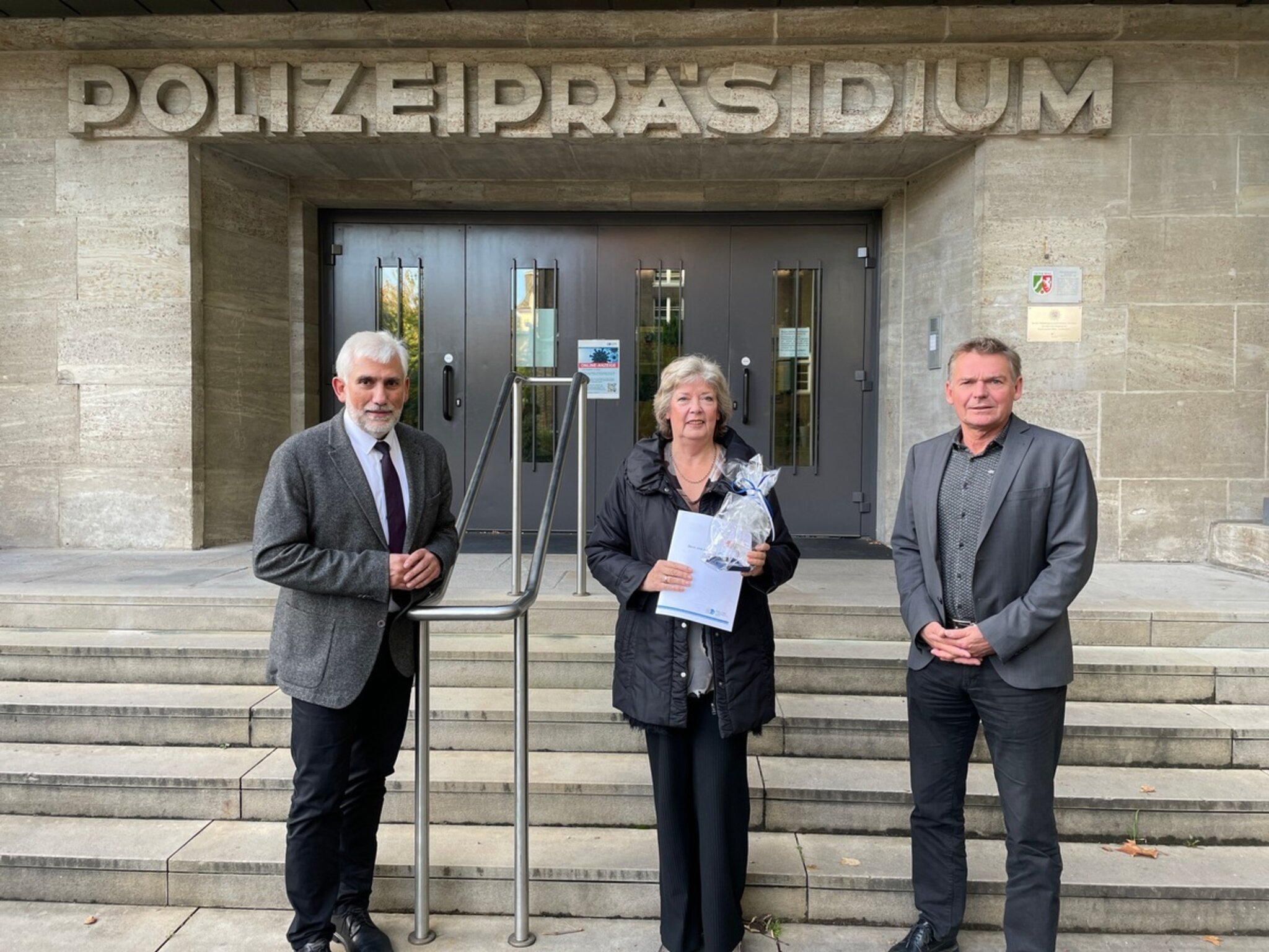 Falschen Polizisten überführt - Polizeipräsident Jörg Lukat ehrt Wittenerin (67) für ihr ...