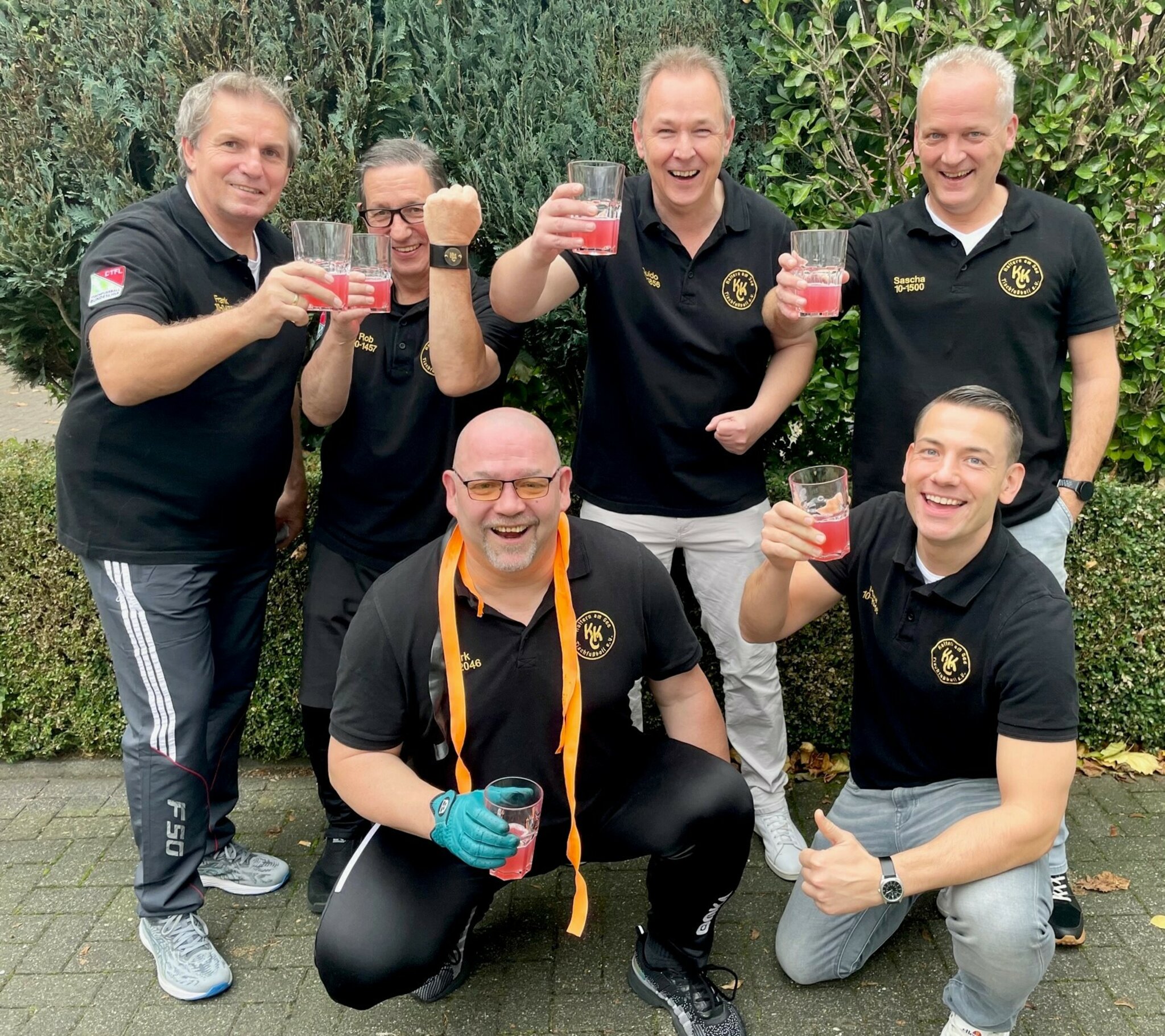 ROTE BRAUSE FÜR DEN MEISTER: Zwei KKC-Mannschaften stehen als ...