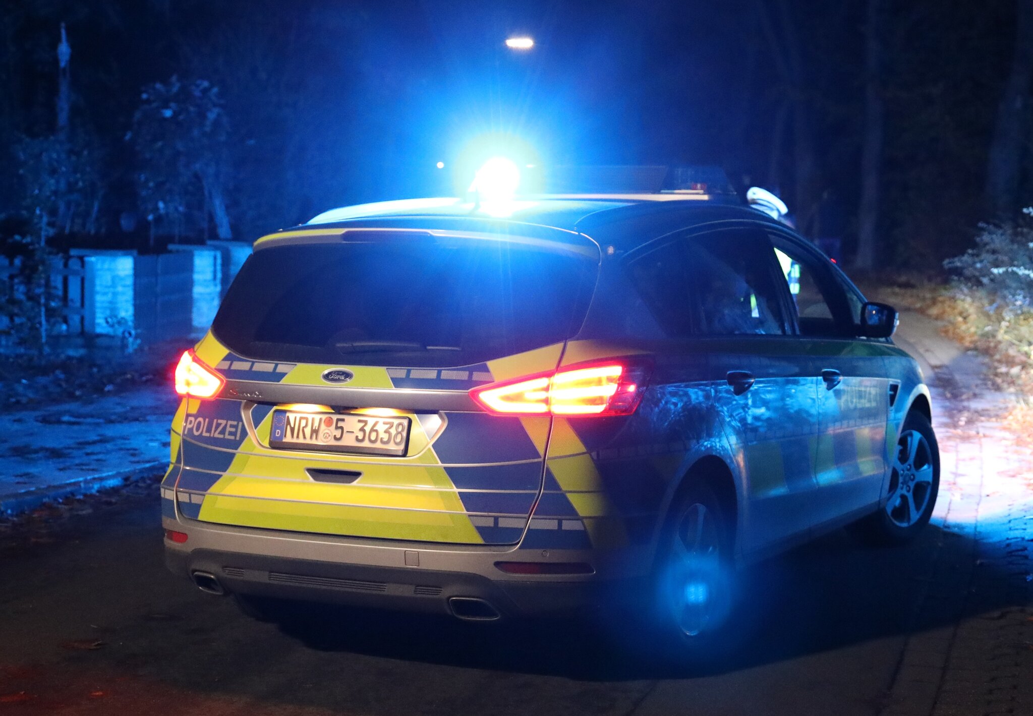 Polizei sucht Zeugen: 2000 Fernsehen, Tresor und Zahnbürsten geklaut - Hamminkeln