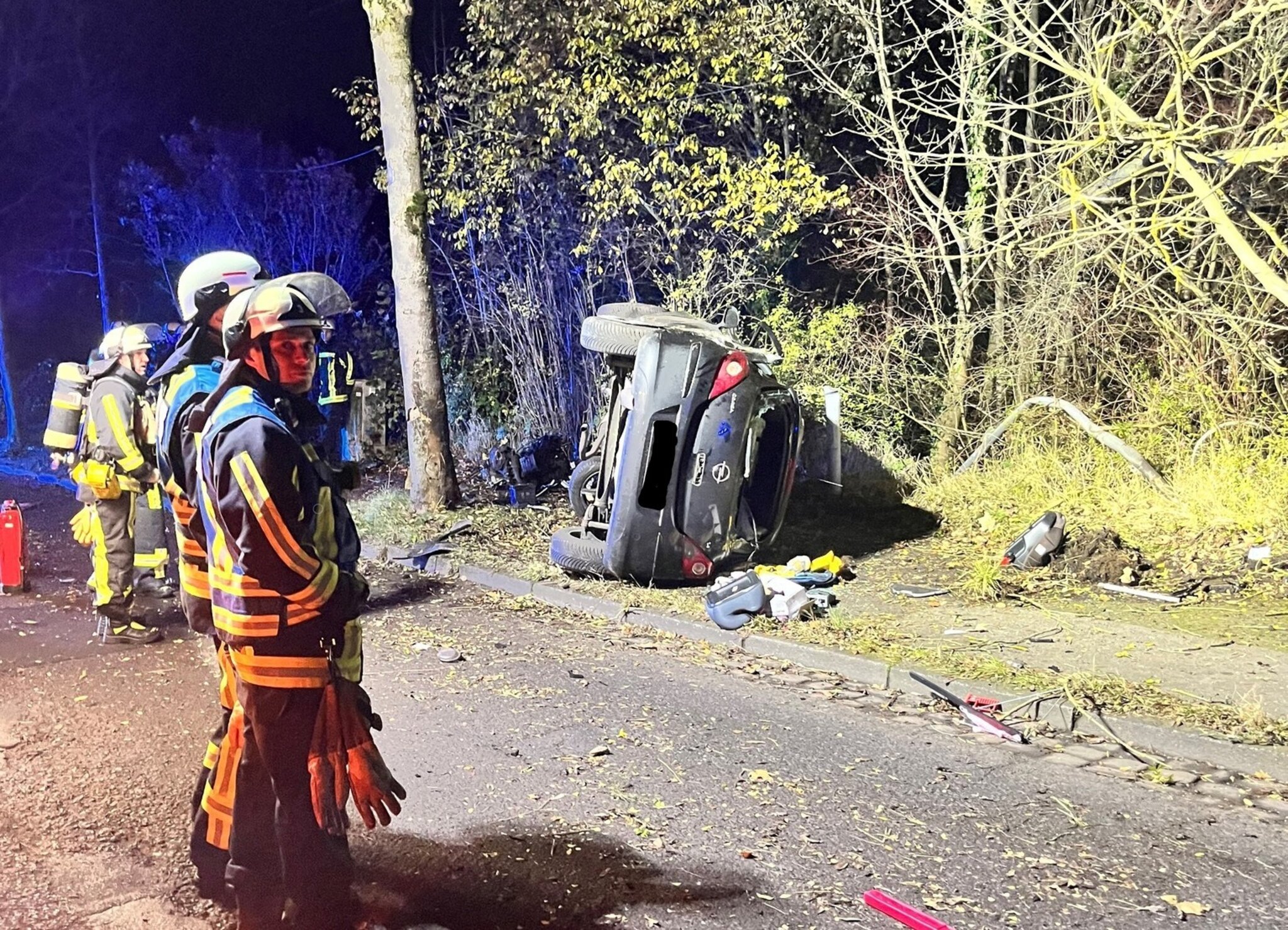 Blaulicht - Meldungen der Feuerwehr Bochum: Nächtlicher Verkehrsunfall ...