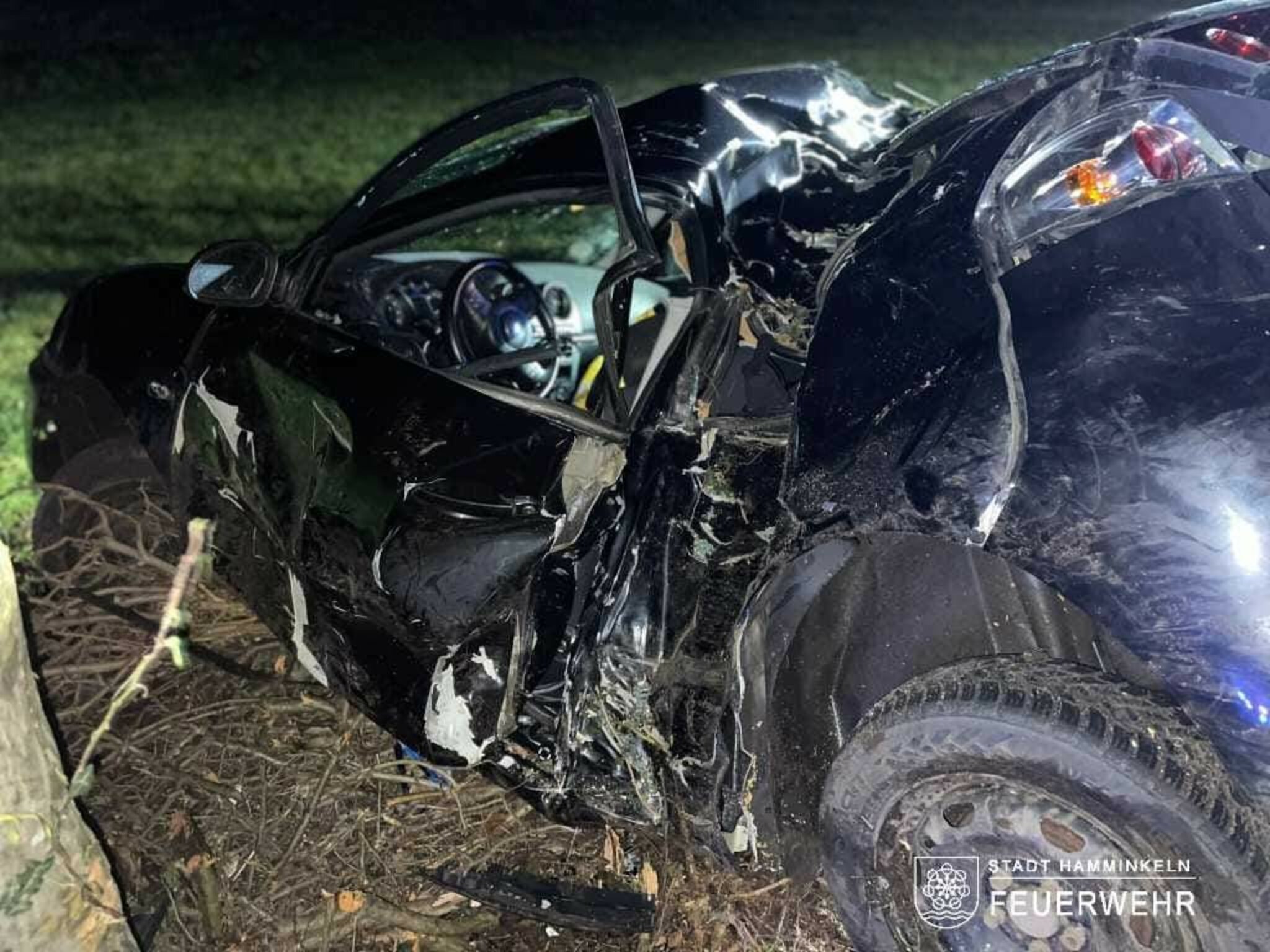 Polizei sucht Zeugen: Hamminkeln - 26-Jähriger nach Unfall schwer verletzt. - Hamminkeln