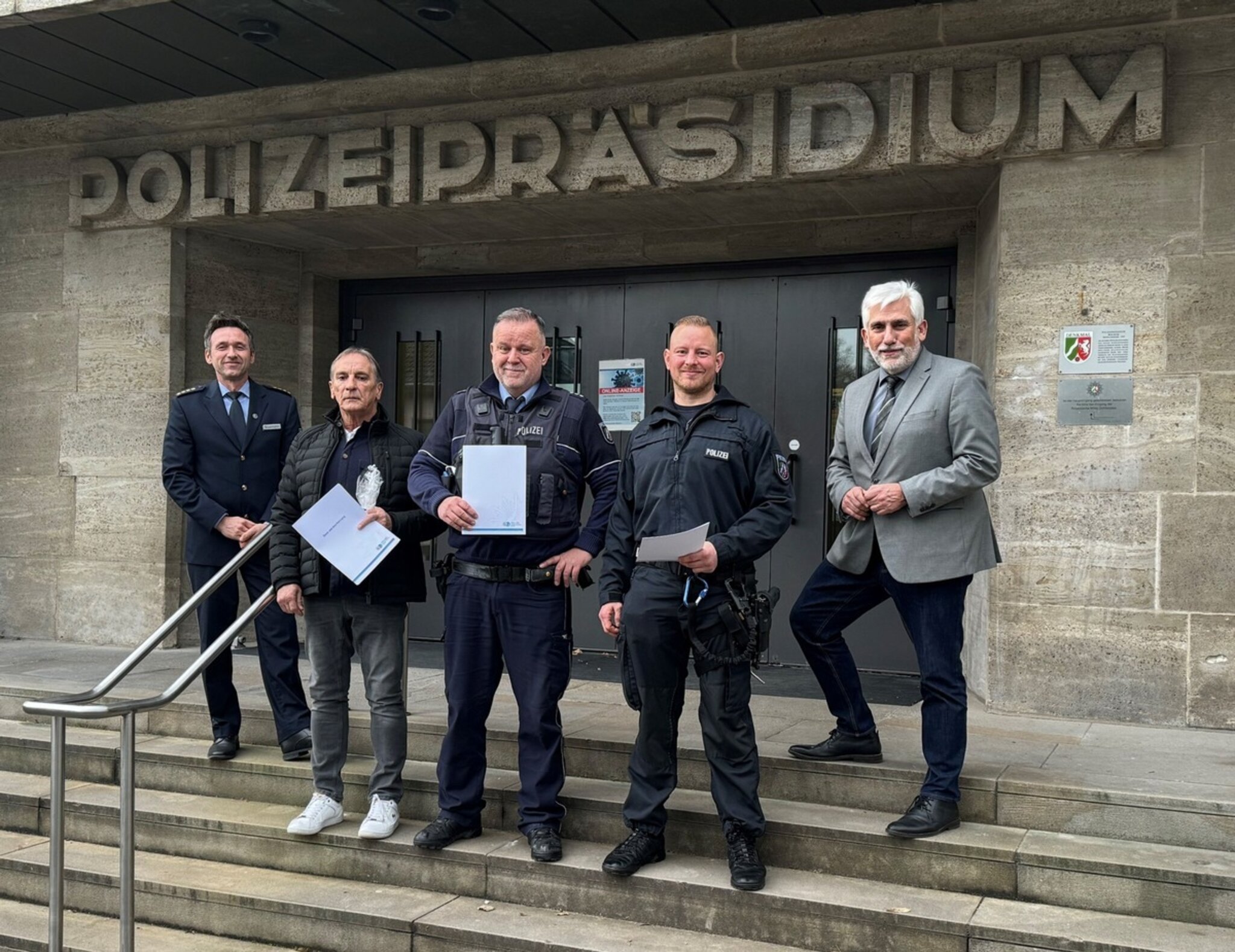 Polizei Bochum: Schwer verletzter Bochumerin (81) das Leben gerettet ...