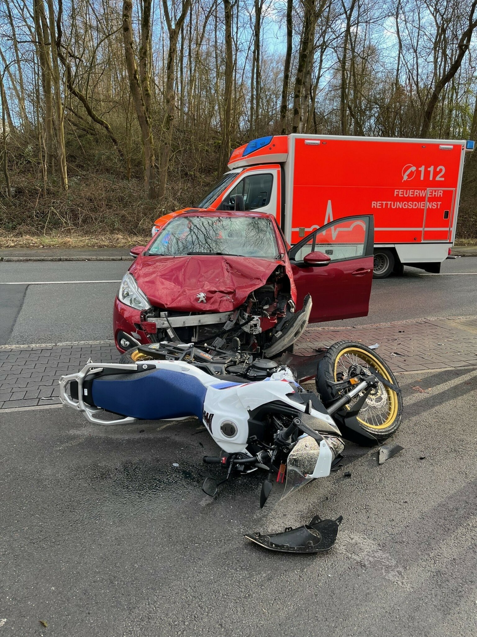 Feuerwehr Bochum: Zwei verletzte Personen bei einem Verkehrsunfall - Bochum