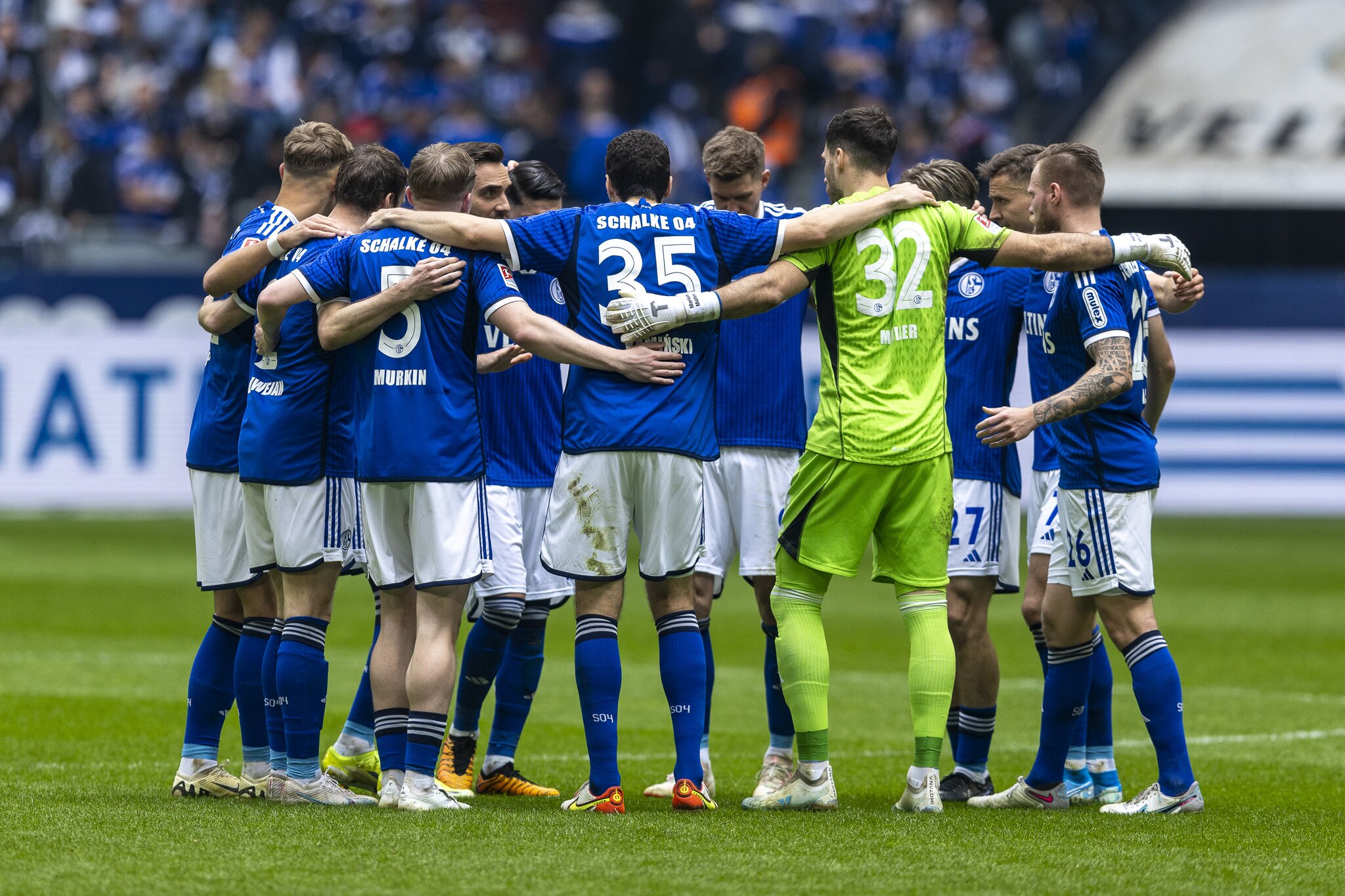 Keine Treffer am Ostersonntag: S04 und KSC trennen sich 0:0 - Gelsenkirchen
