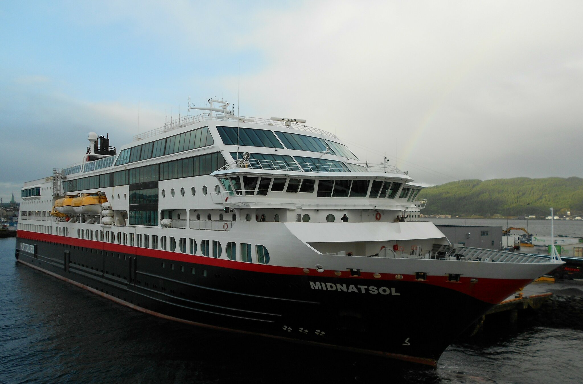 Midnatsol: Das Hurtigrutenschiff MIDNATSOL in Trondheim. - Herne