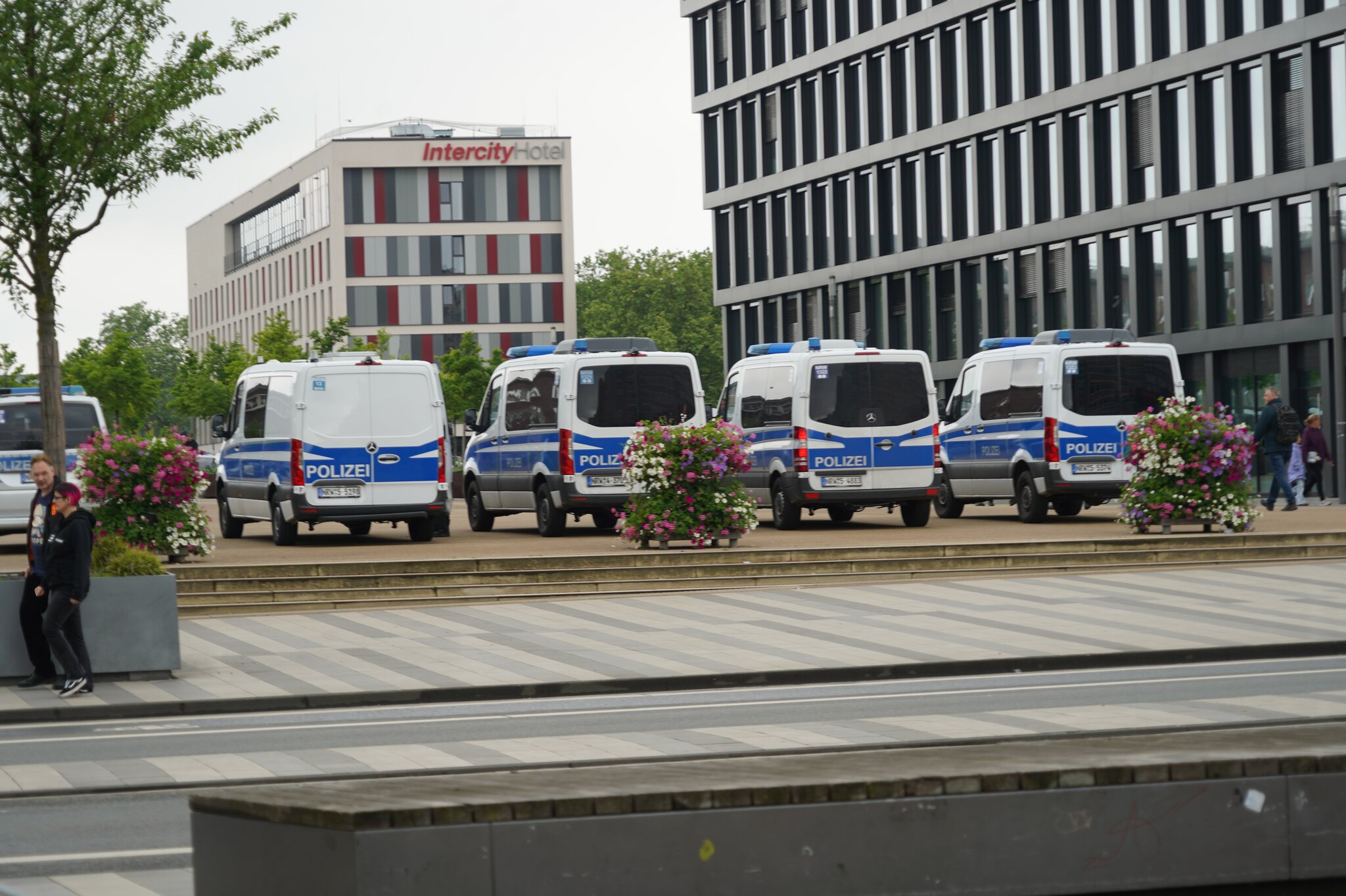 Großes Polizeiaufgebot am Hauptbahnhof - Duisburg
