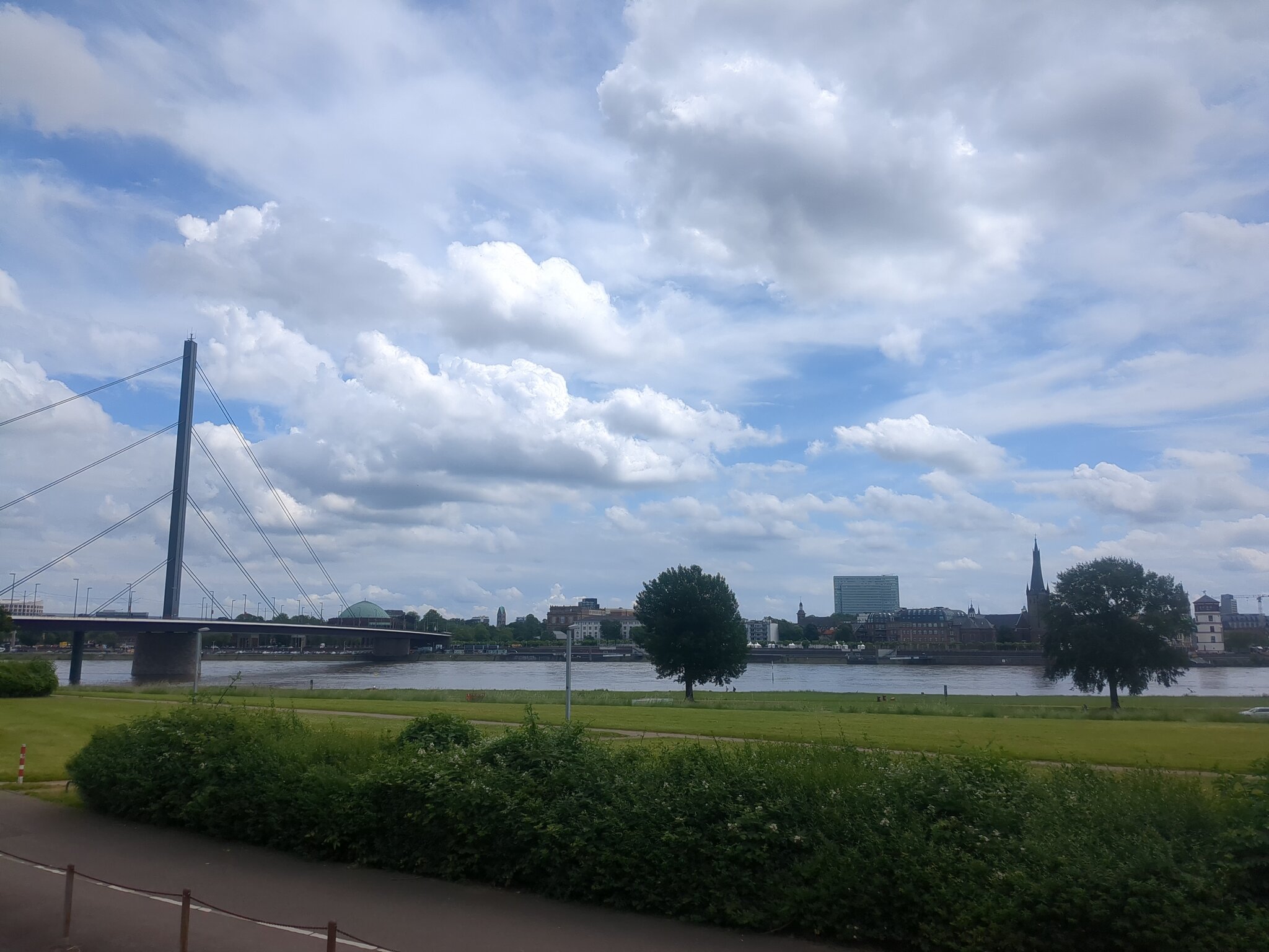 Die Wiesen am Rhein in Düsseldorf: Freizeit und Naherholung in der ...