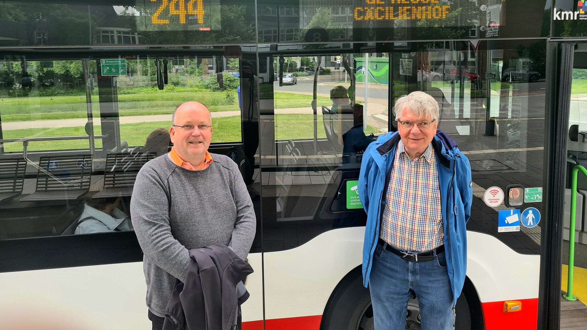 Bus 244 in Resse fährt ab 15.Juli. 2024 wieder im 30 Minuten Takt ...