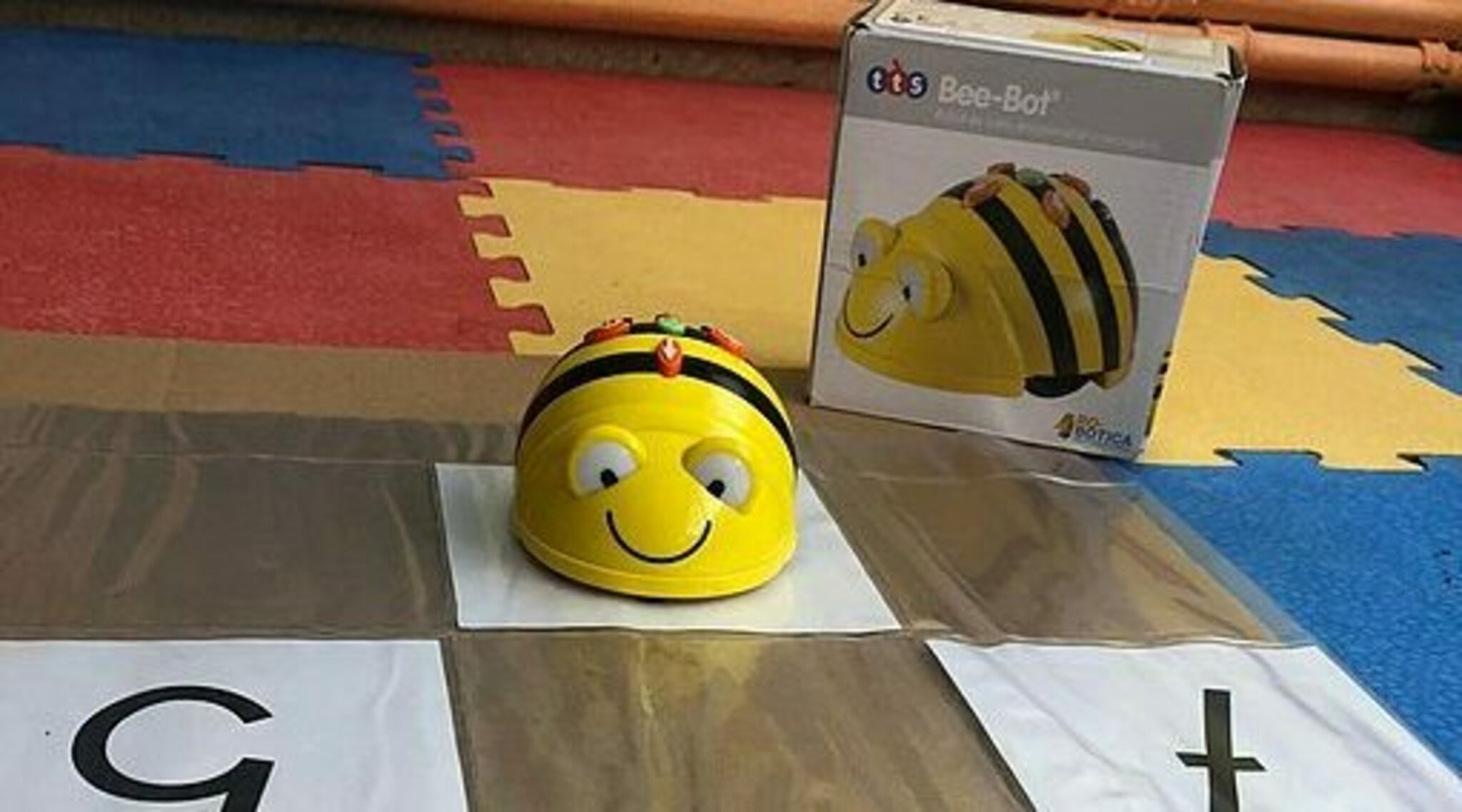 In der Stadtteilbibliothek Eving: Die Bee Bots kommen - Dortmund-Nord