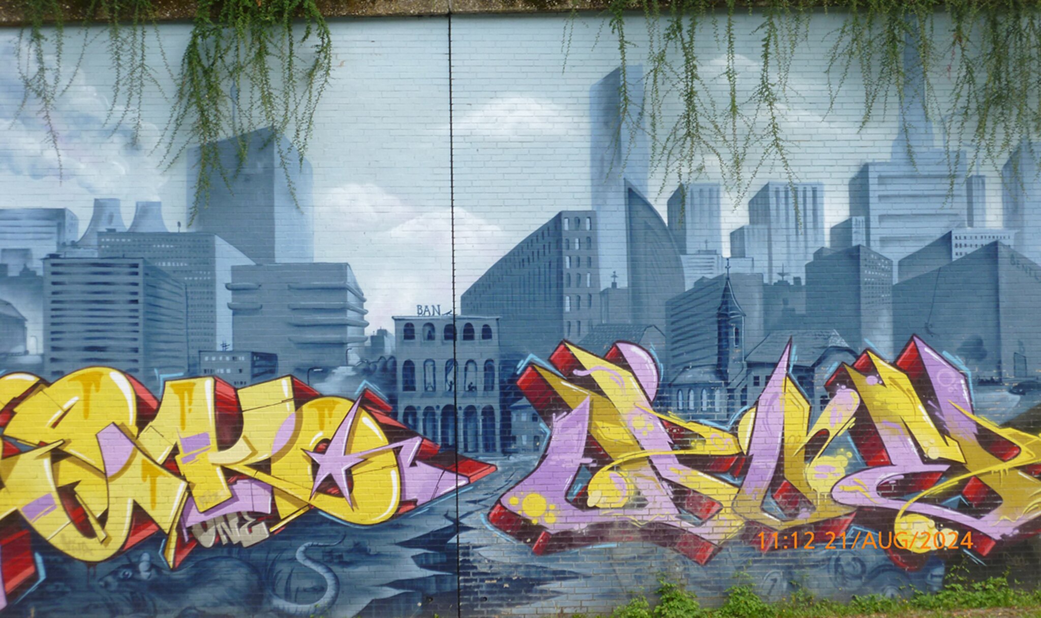 Streetart Wand Unistraße 123, Haltestelle Waldring: Graffiti auf ...