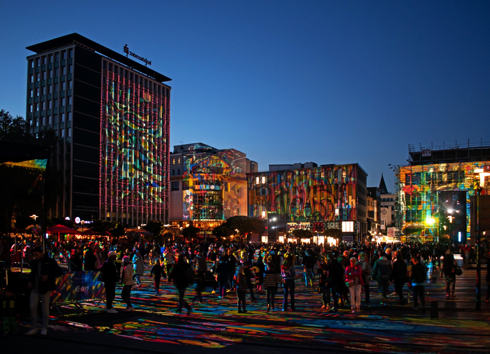 Essen Light Festival 2024: Lichtkunst verzaubert die Innenstadt - Essen