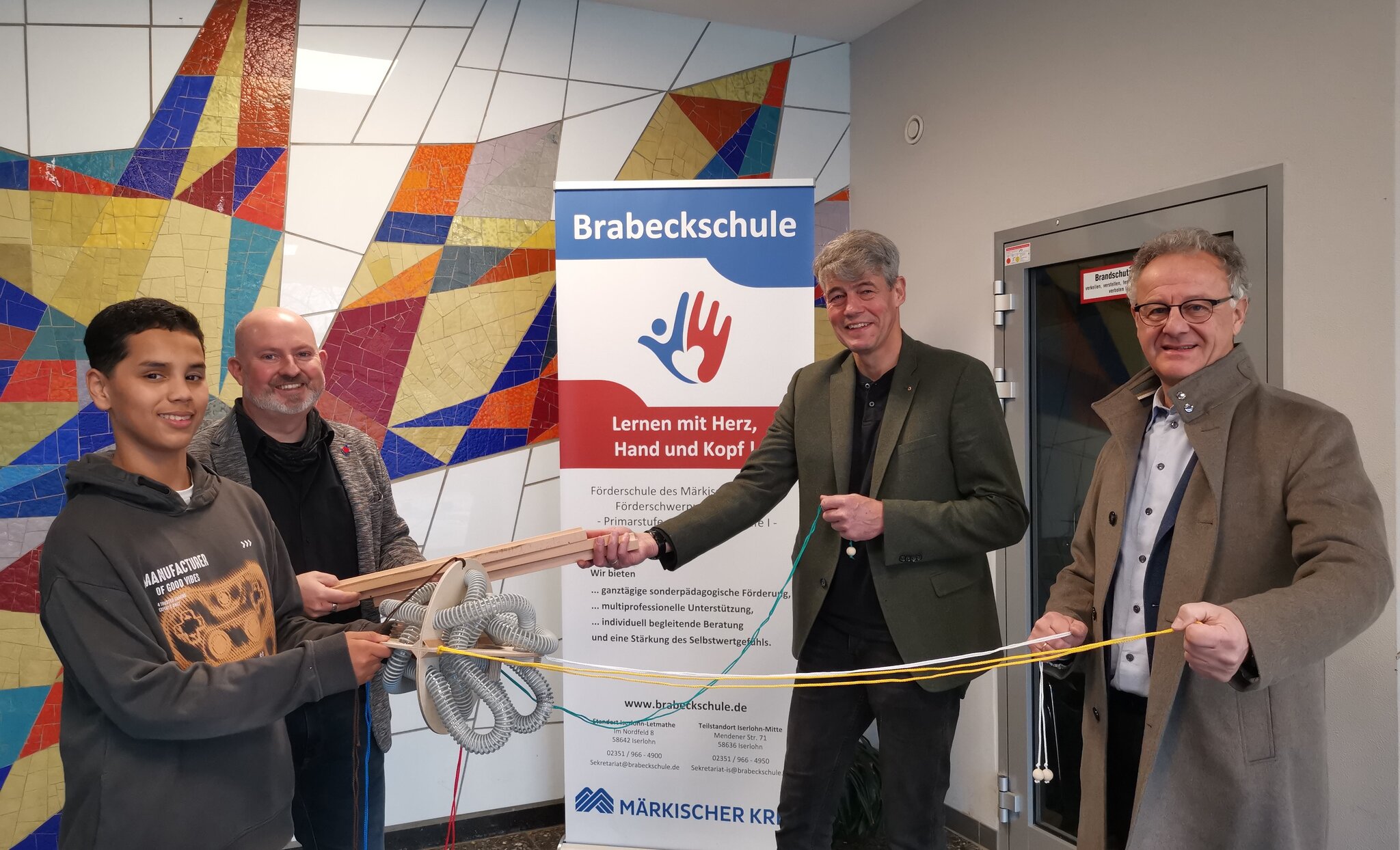 LIONS Club Iserlohn-Letmathe: Spende für die Brabeckschule - Iserlohn-Letmathe