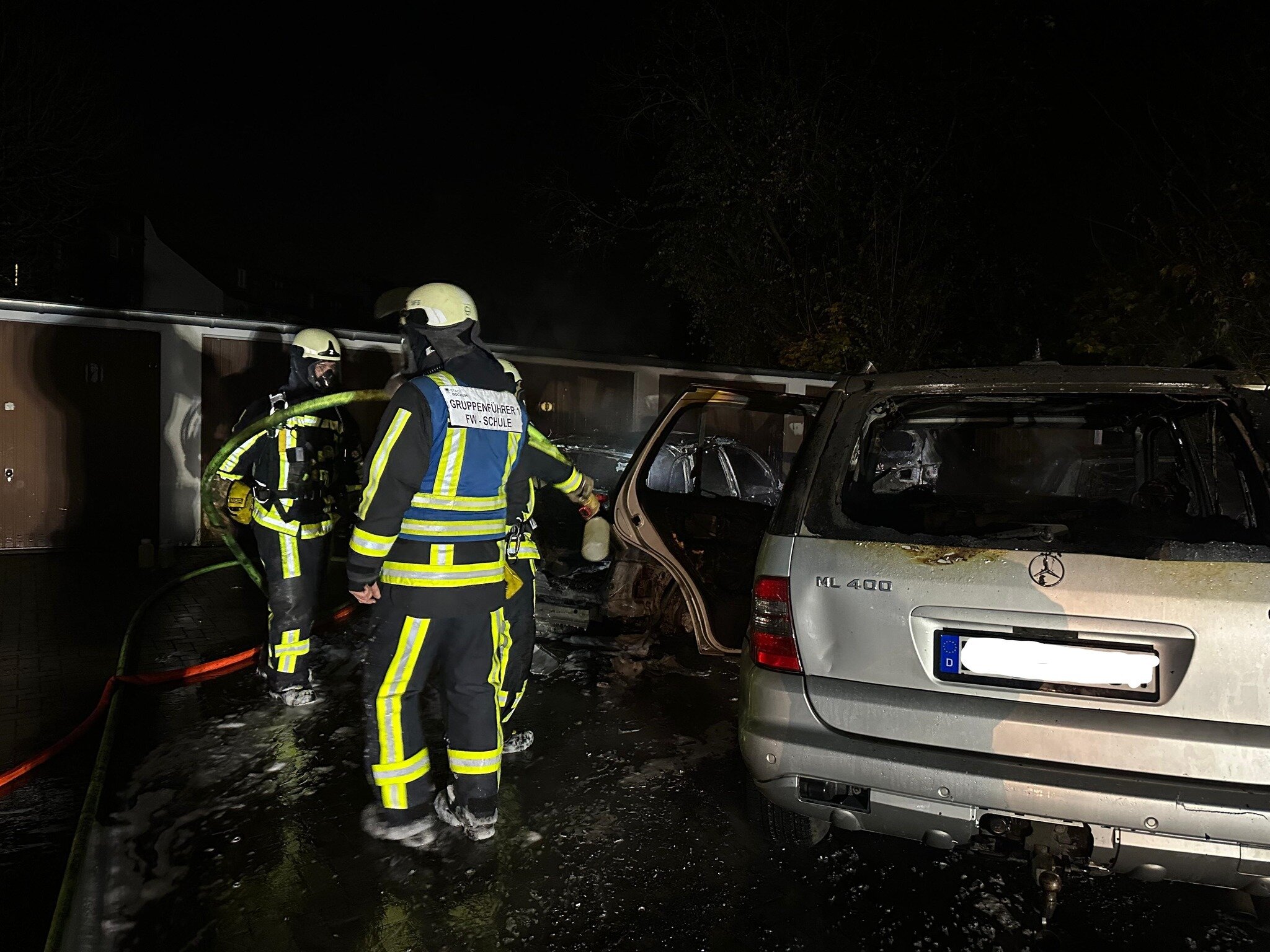 Blaulicht-Meldungen der Polizei Bochum: Vier brennende PKW in Bochum Hamme - Bochum