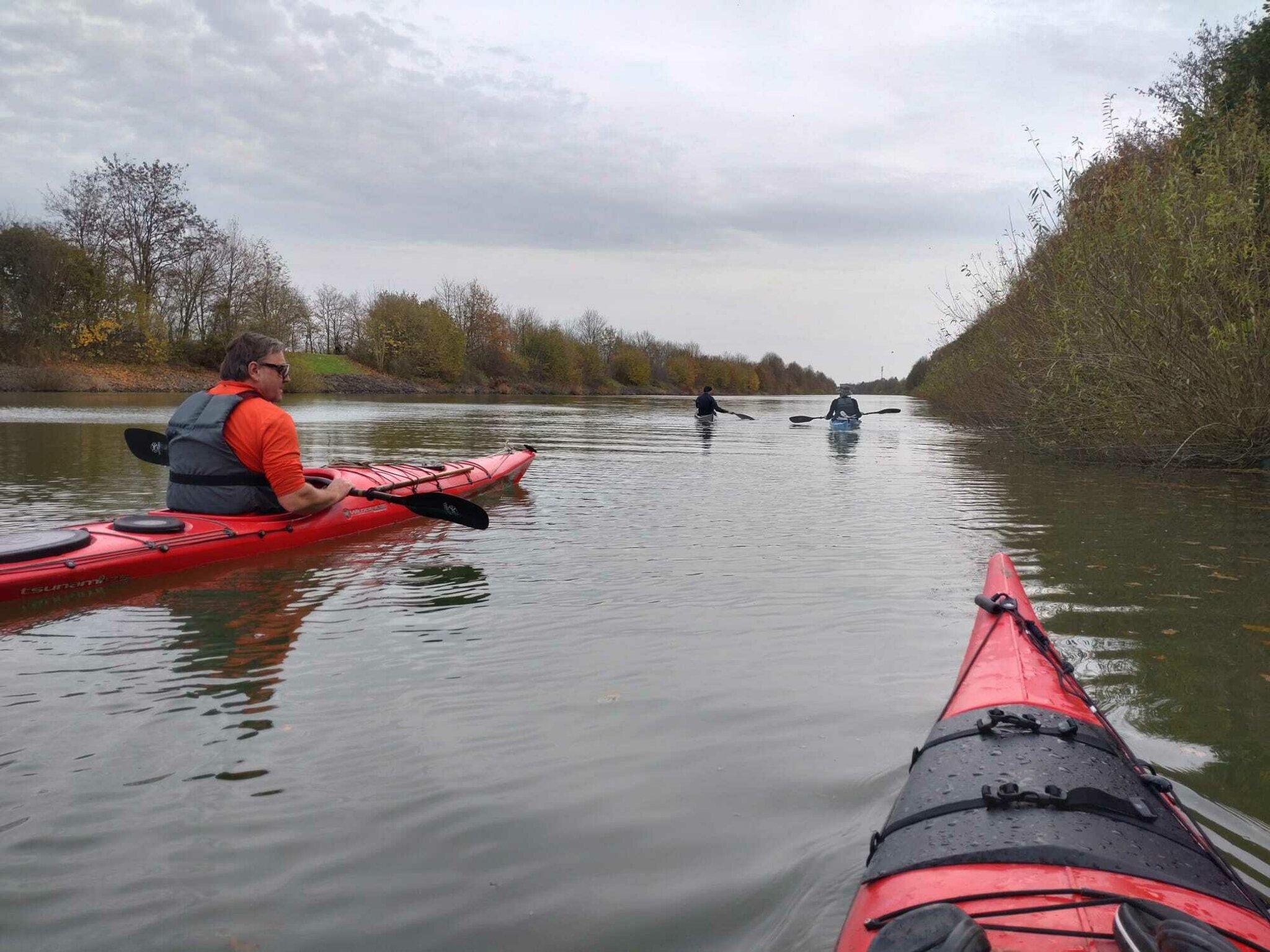 Faltbootclub Hamm Marl sammelt Müll auf dem Wesel Dattelkanal mit dem ...
