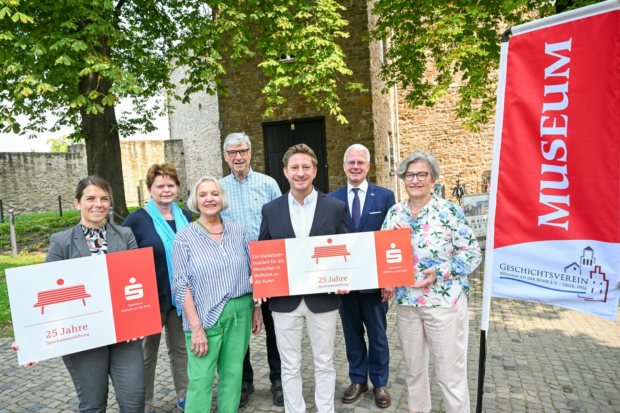 Vielfältige Förderungen für Vereine: Die Mülheimer Sparkassenstiftung ...