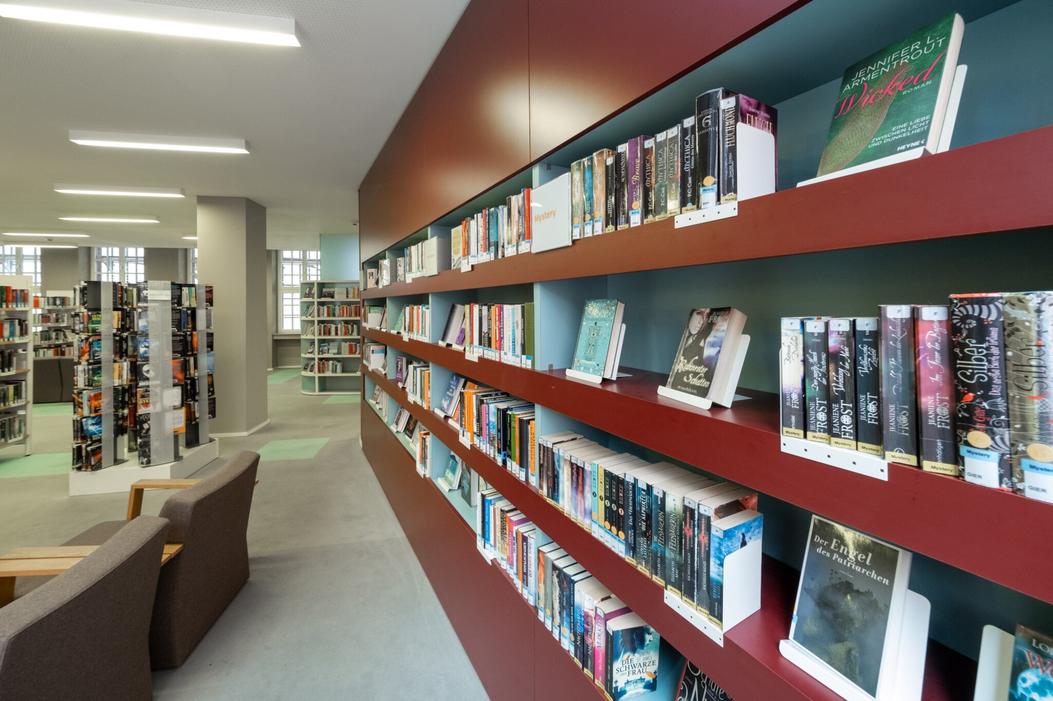 Lesung zum Weltfrauentag: Anne Barns liest aus „Bevor du gehst ...