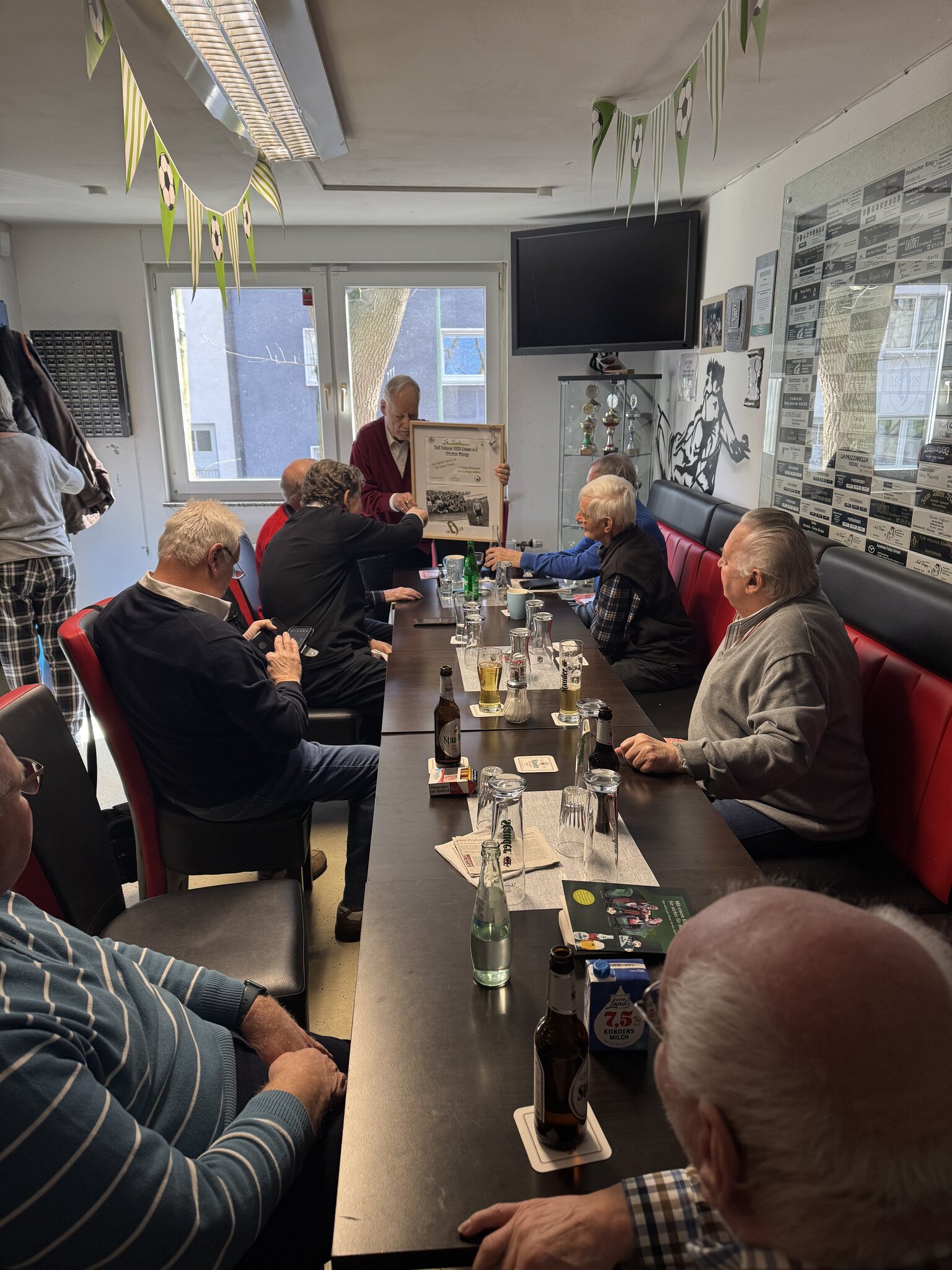 Außergewöhnliche Feier - u. a. Otto Rehhagel: DKSV Helene: Dieter Karp ...