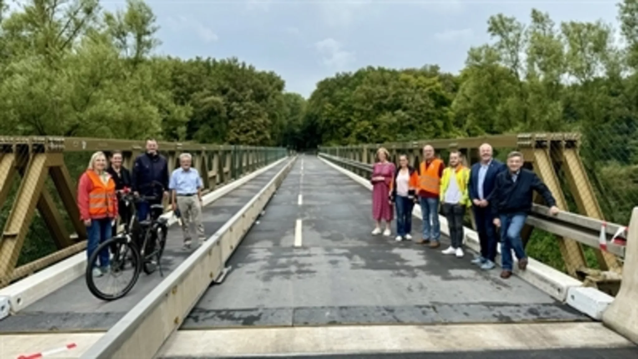 Interimsbrücke über die Lippe bei Marl wird gewartet - Marl
