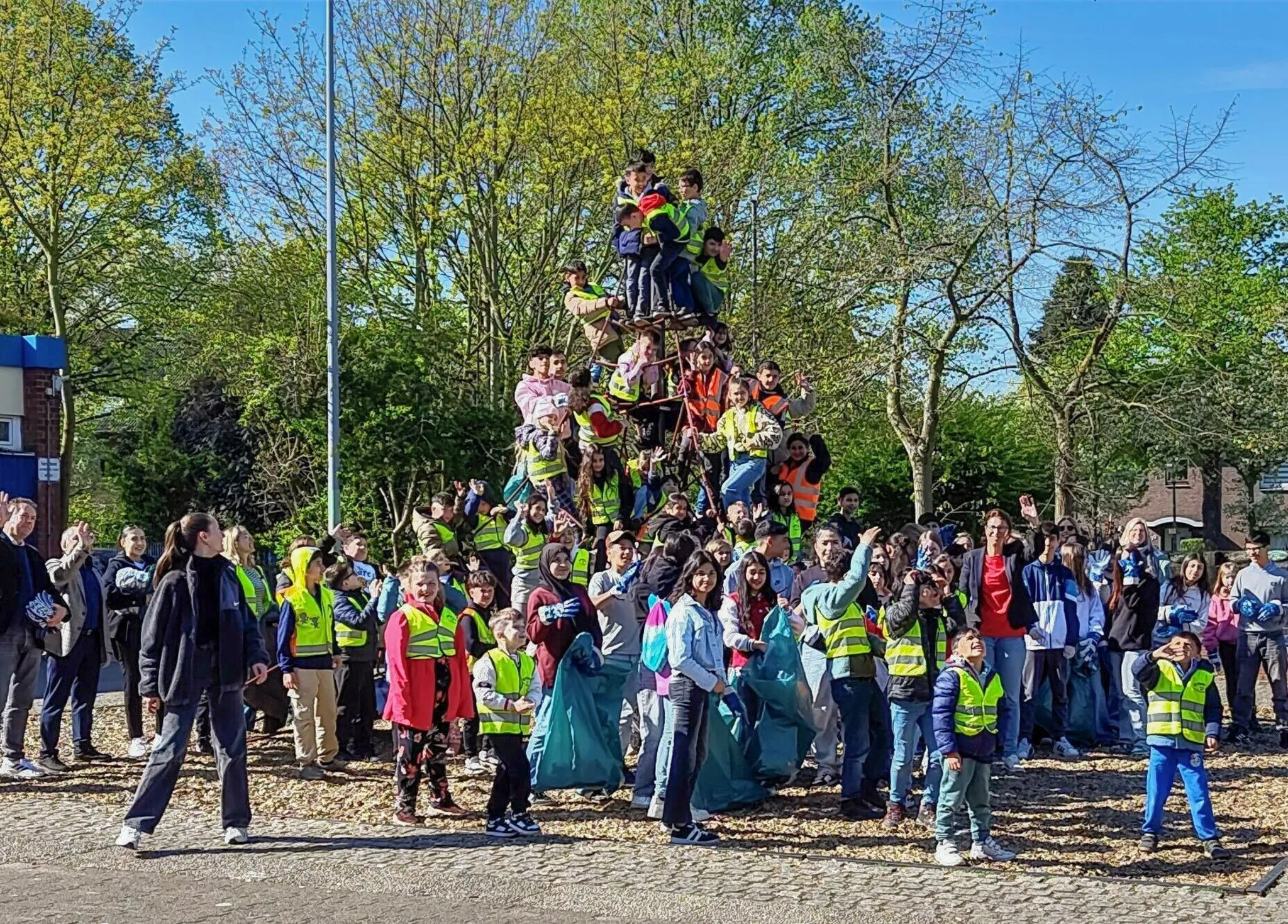 „Sauberes Dichterviertel“: 270 Kinder und Jugendliche setzen Zeichen ...
