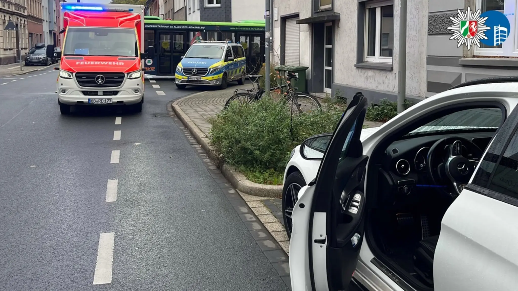 Polizei ermittelt gegen Autofahrerin: Radfahrer bei Dooring-Unfall in Oberhausen schwer verletzt ...