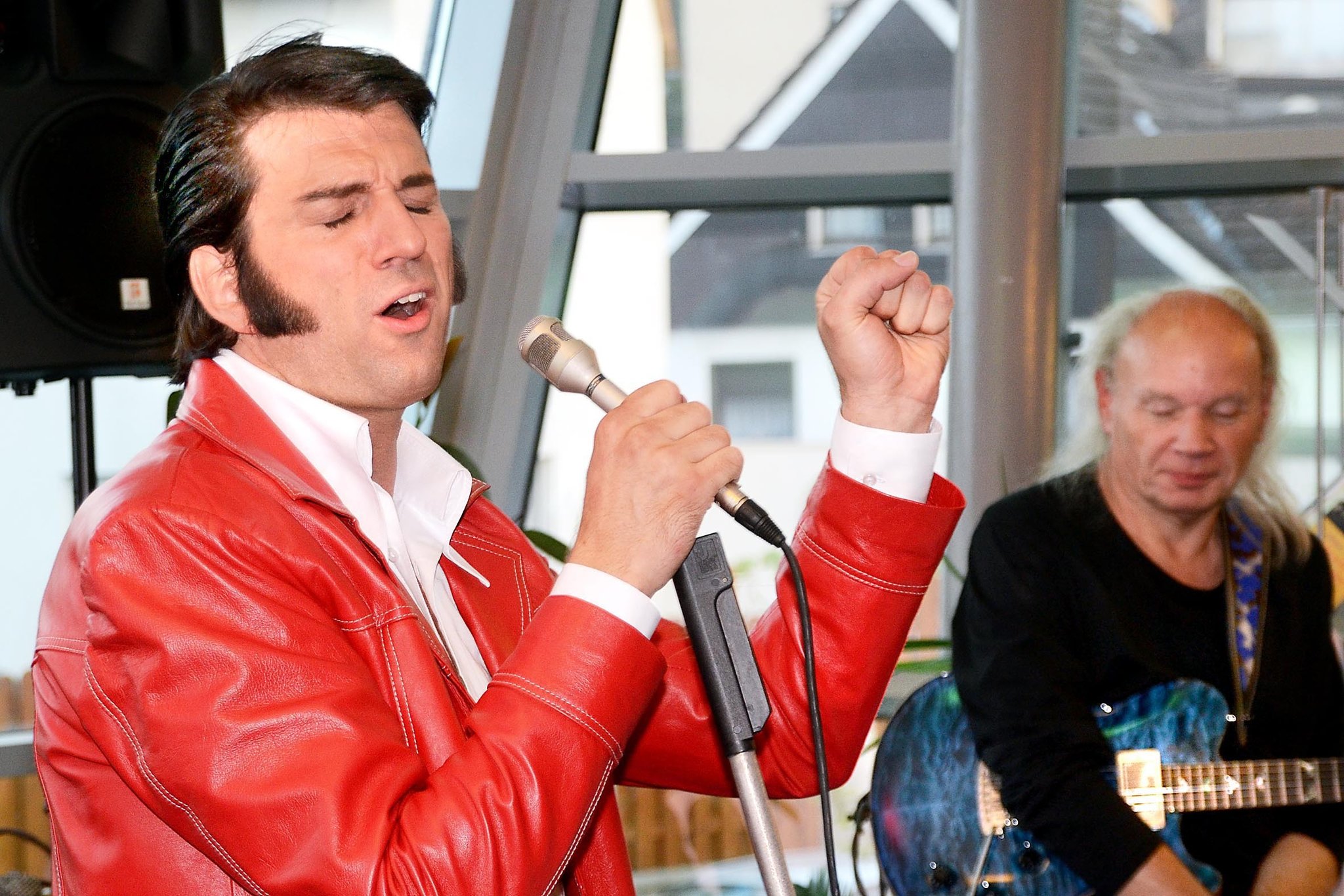 „Elvis meets Jazz“ in der Bücherei Brackel: Oliver Steinhoff & Band am ...