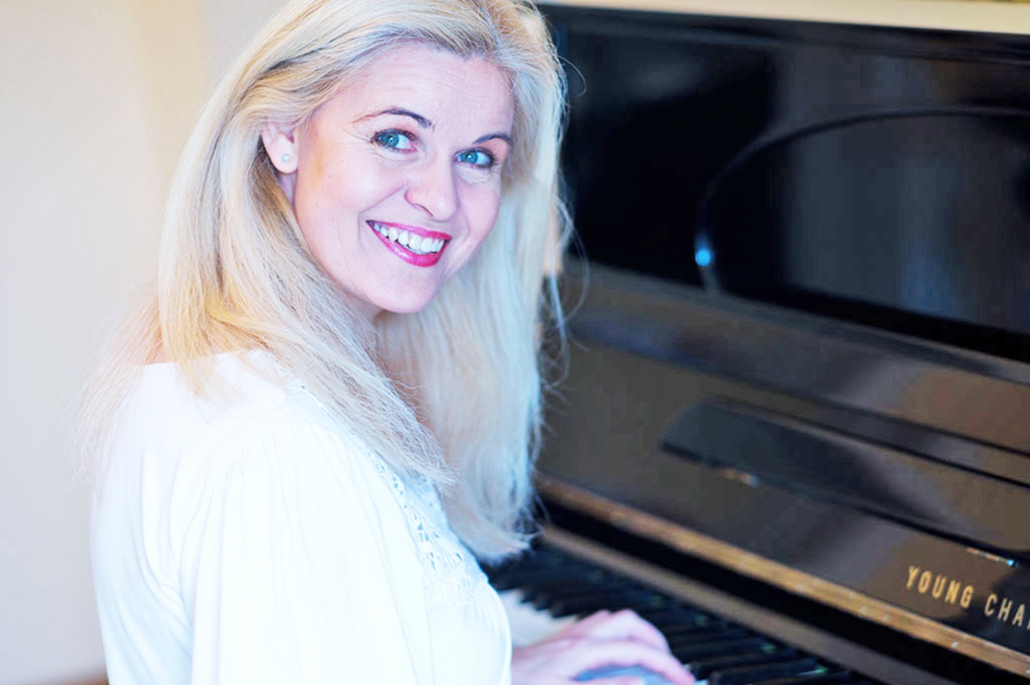 Annette Schiffer präsentiert Musical-Klassiker bei „Texte & Töne im Turm“