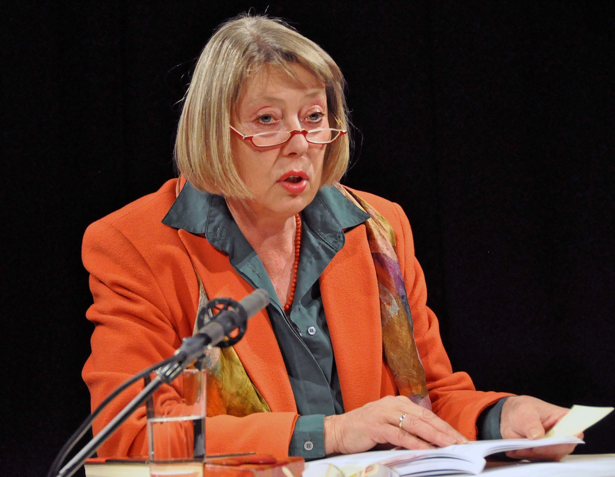 über malungen - Lyriklesung mit Monika Littau im Baumhaus