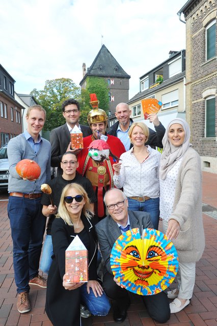 Monheimer Martinsmarkt lockt in die City: Mittelalterdorf, Designmarkt ...