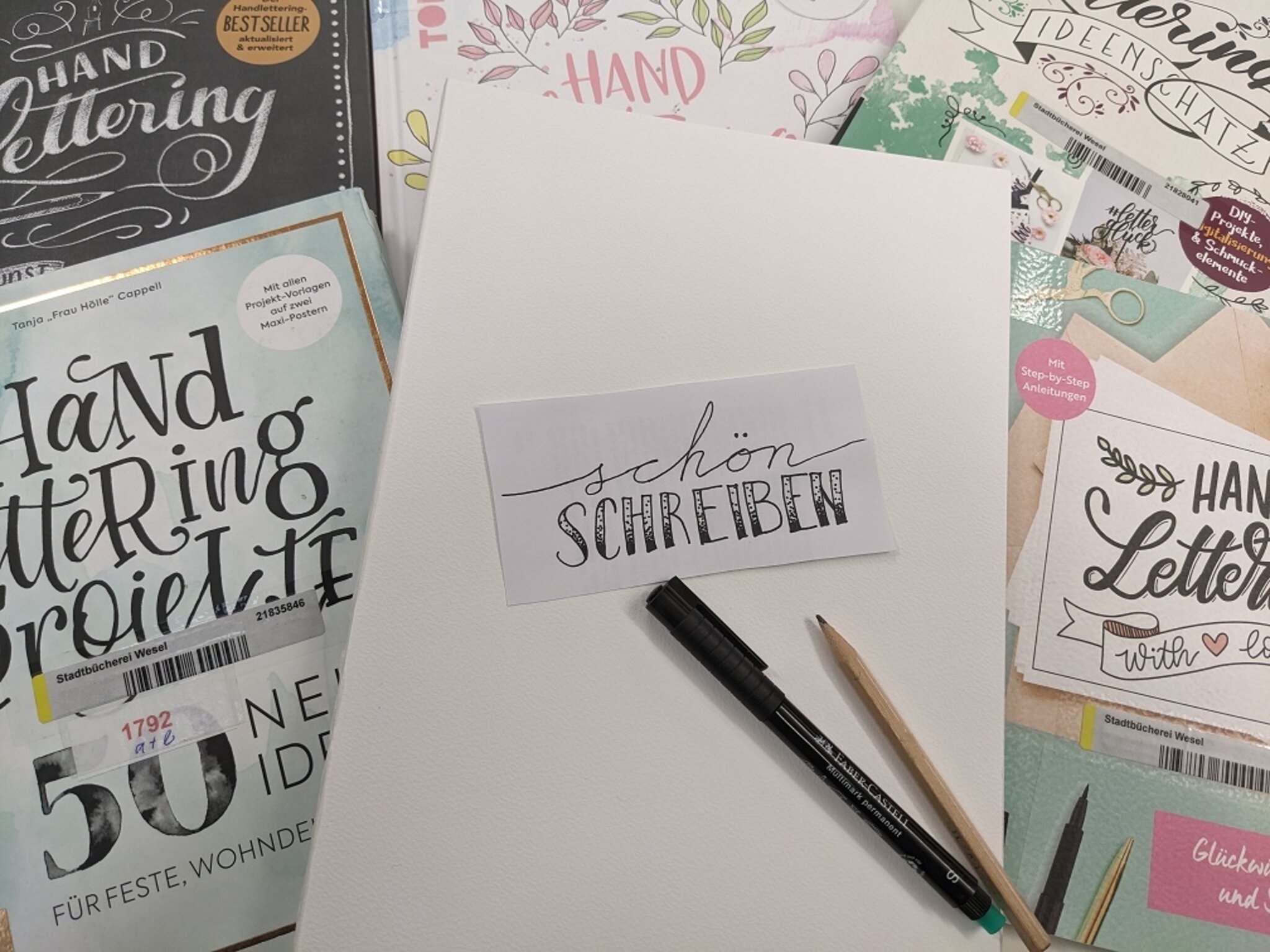 Schön schreiben - Handlettering in der Stadtbücherei