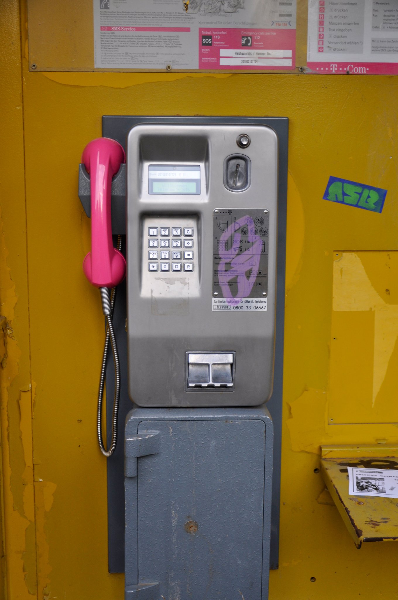 Did German pay phones have the alphabet on the keypad? : r/germany