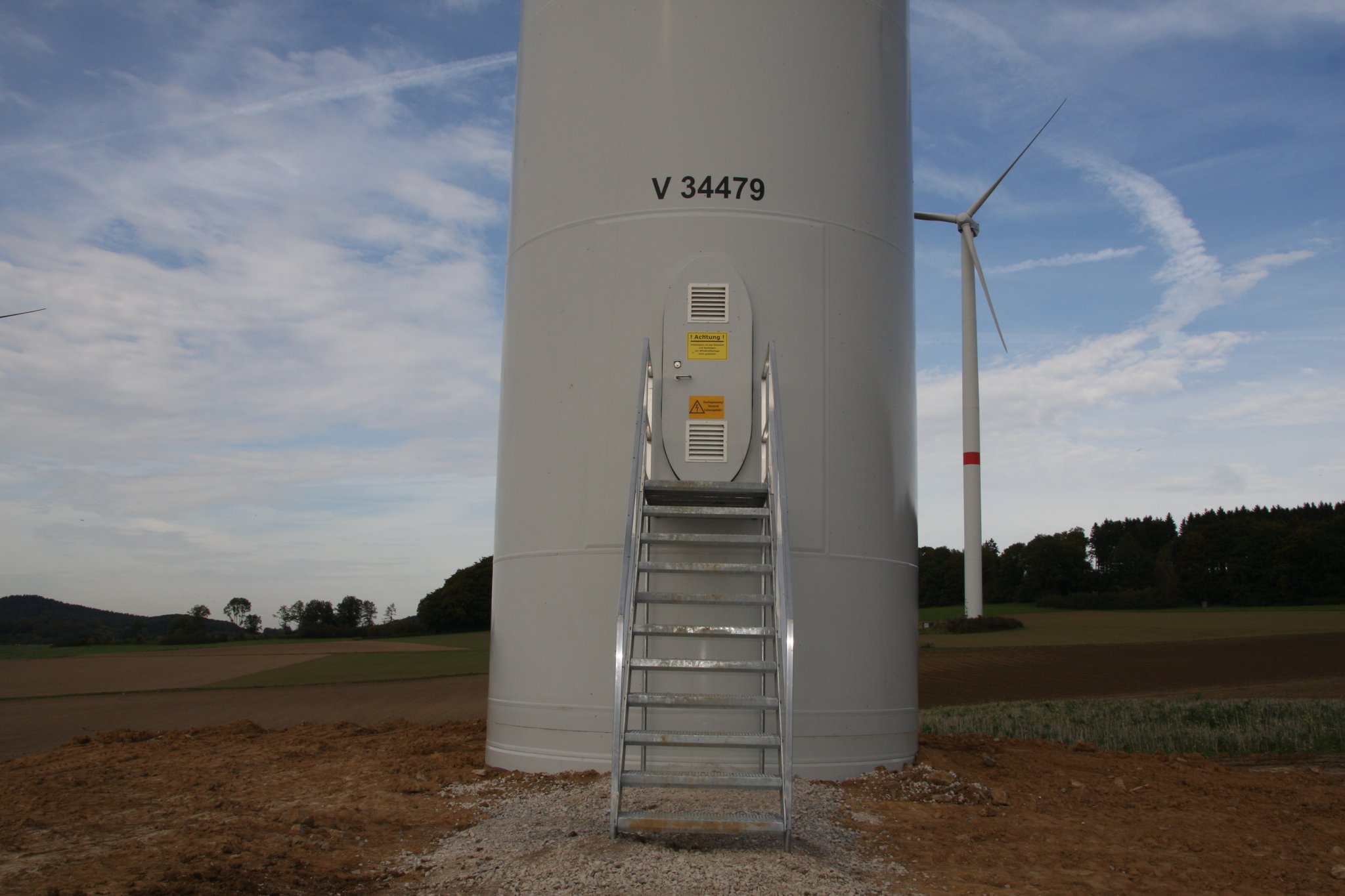 Der Eingang in den Turm von der neuen Windkraftanlage im Beckumer Feld