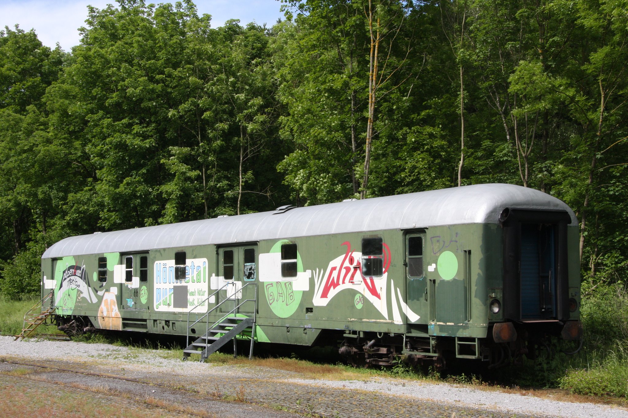 Alter Postwagen in Binolen