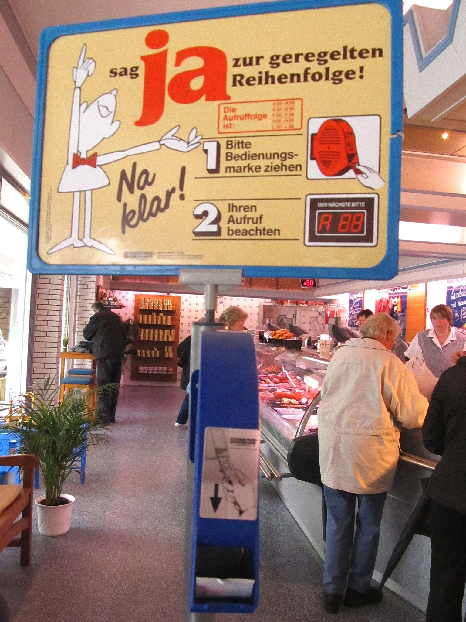 Nummer ziehen - nicht nur bei der Arge - in einer Metzgerei...