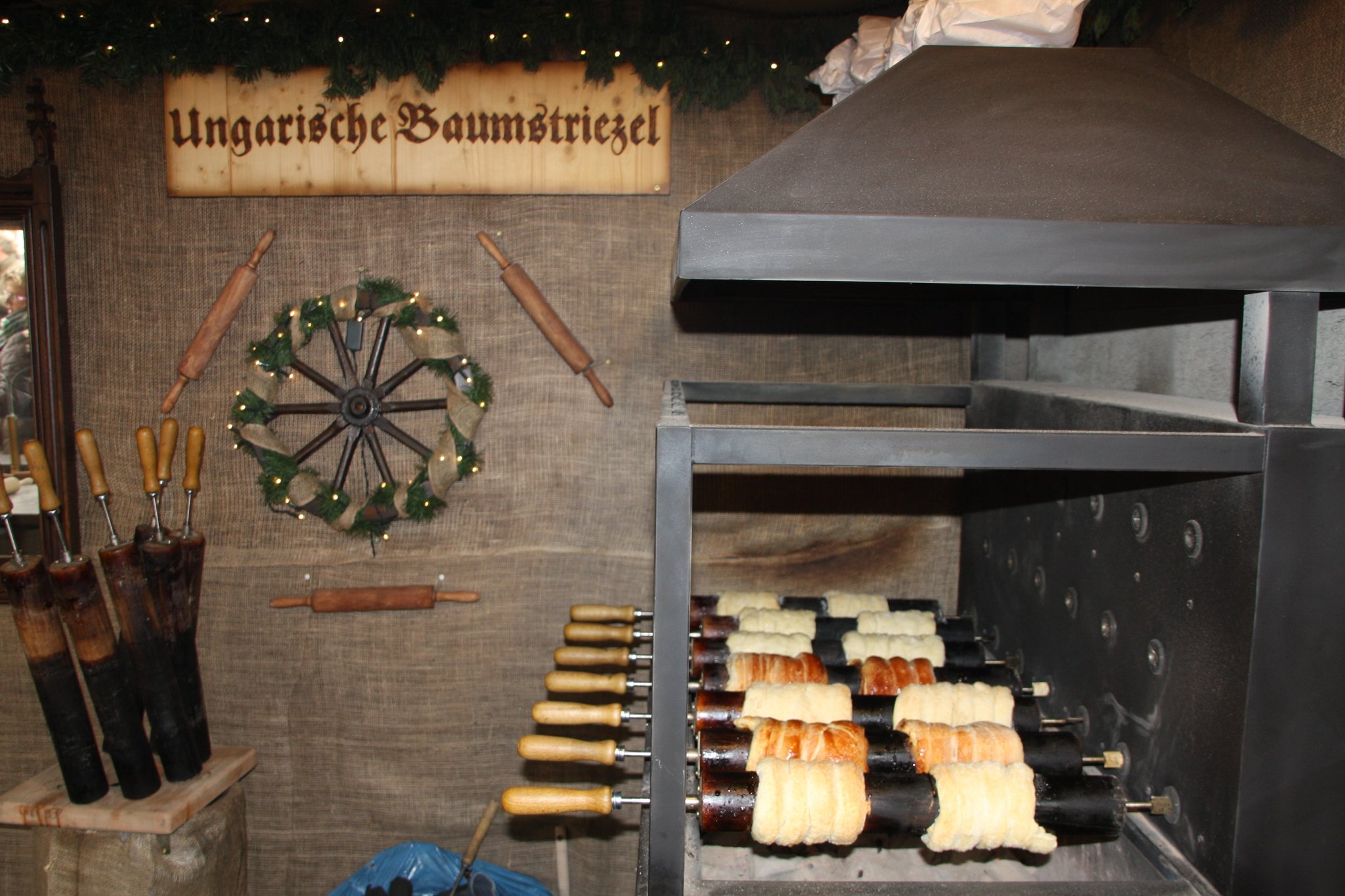 Ungarischer Baumstriezel auf dem Weihnachtsmarkt Kölner Altstadt