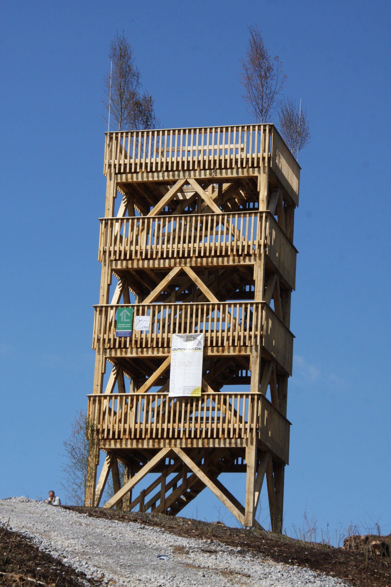 Der Aussichtsturm auf dem Ebberg im Bergdorf Eisborn