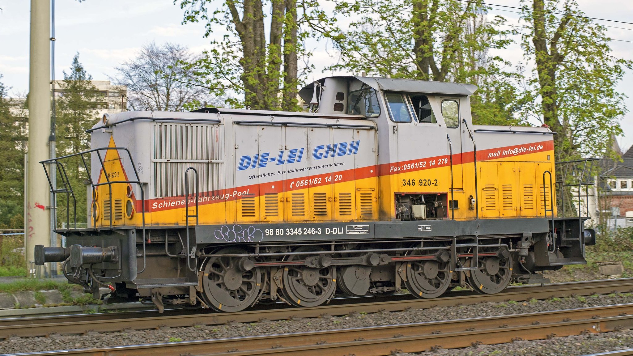 OldTimer DieselLok BR 346 920-2 bei der Durchfahrt in Lintorf