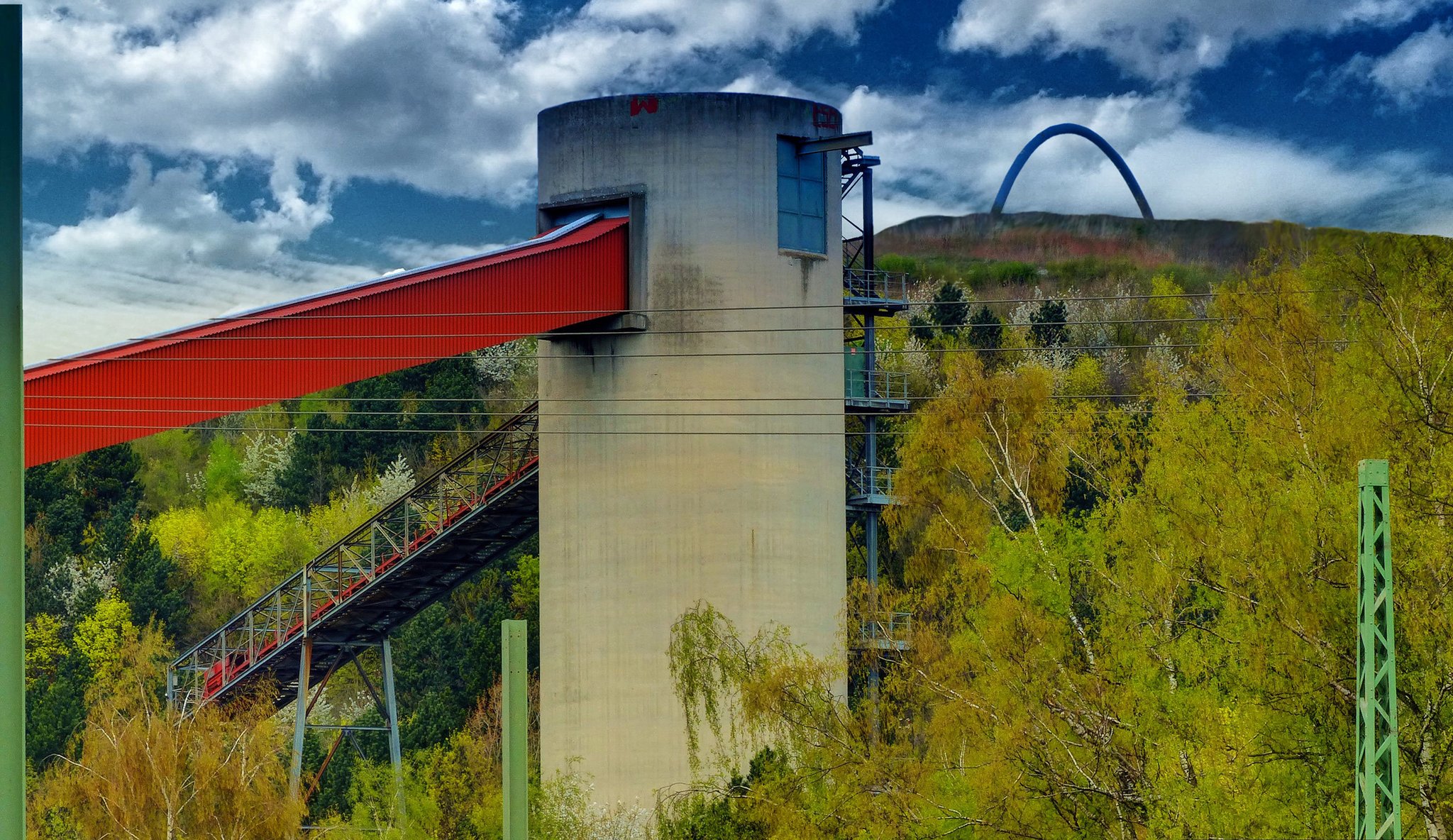 Alte Verladestation, mit dem Rad Richtung Kanal, an Zeche Ewald vorbei ...