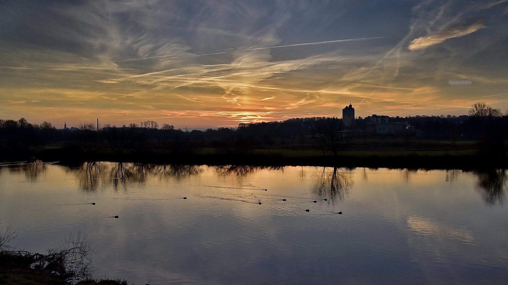 Morgens, ganz früh in Essen-Steele. Sonnenaufgang bei uns an der Ruhr.