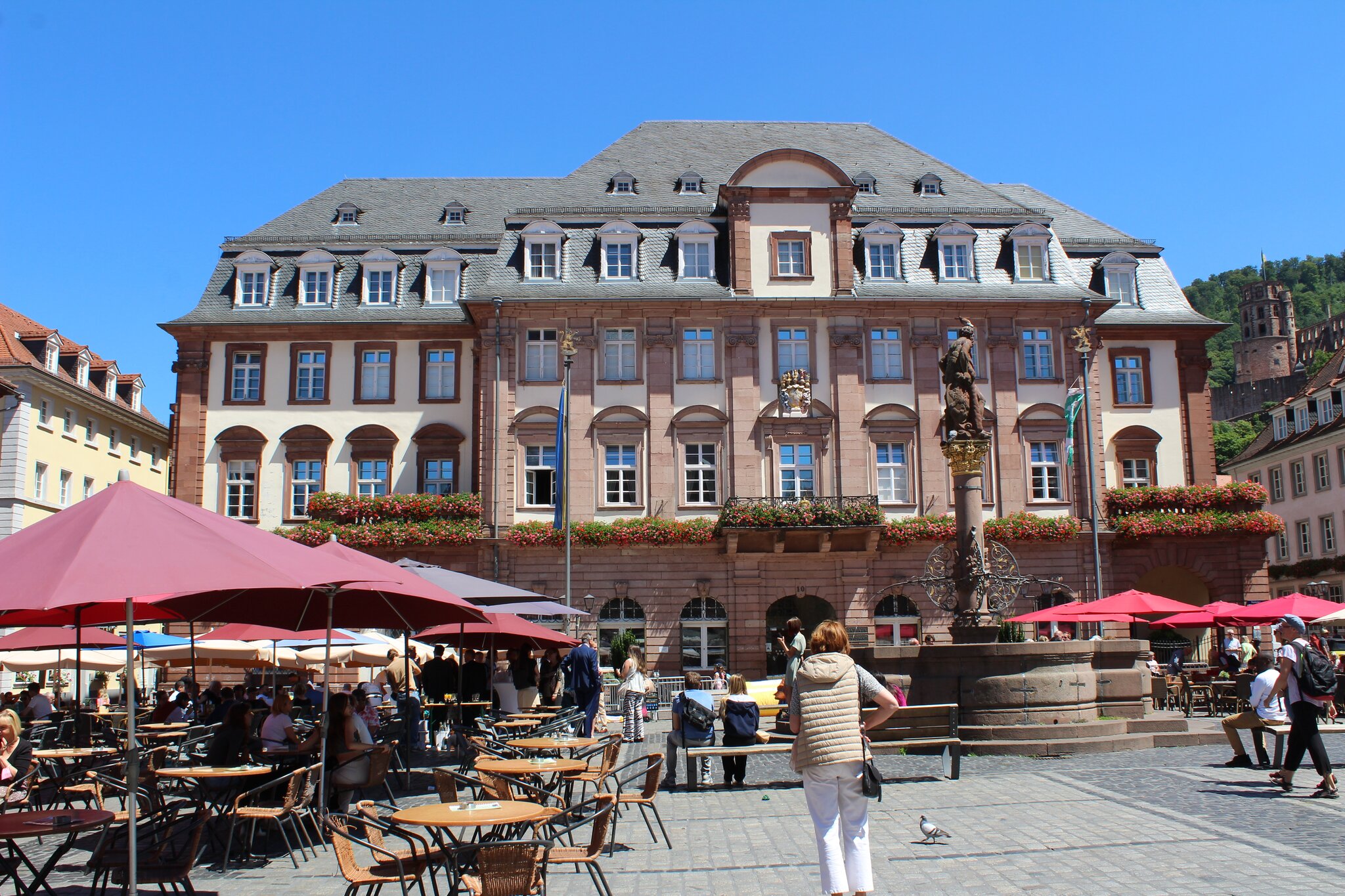 Heidelberg - Rathaus mit Herkulesbrunnen